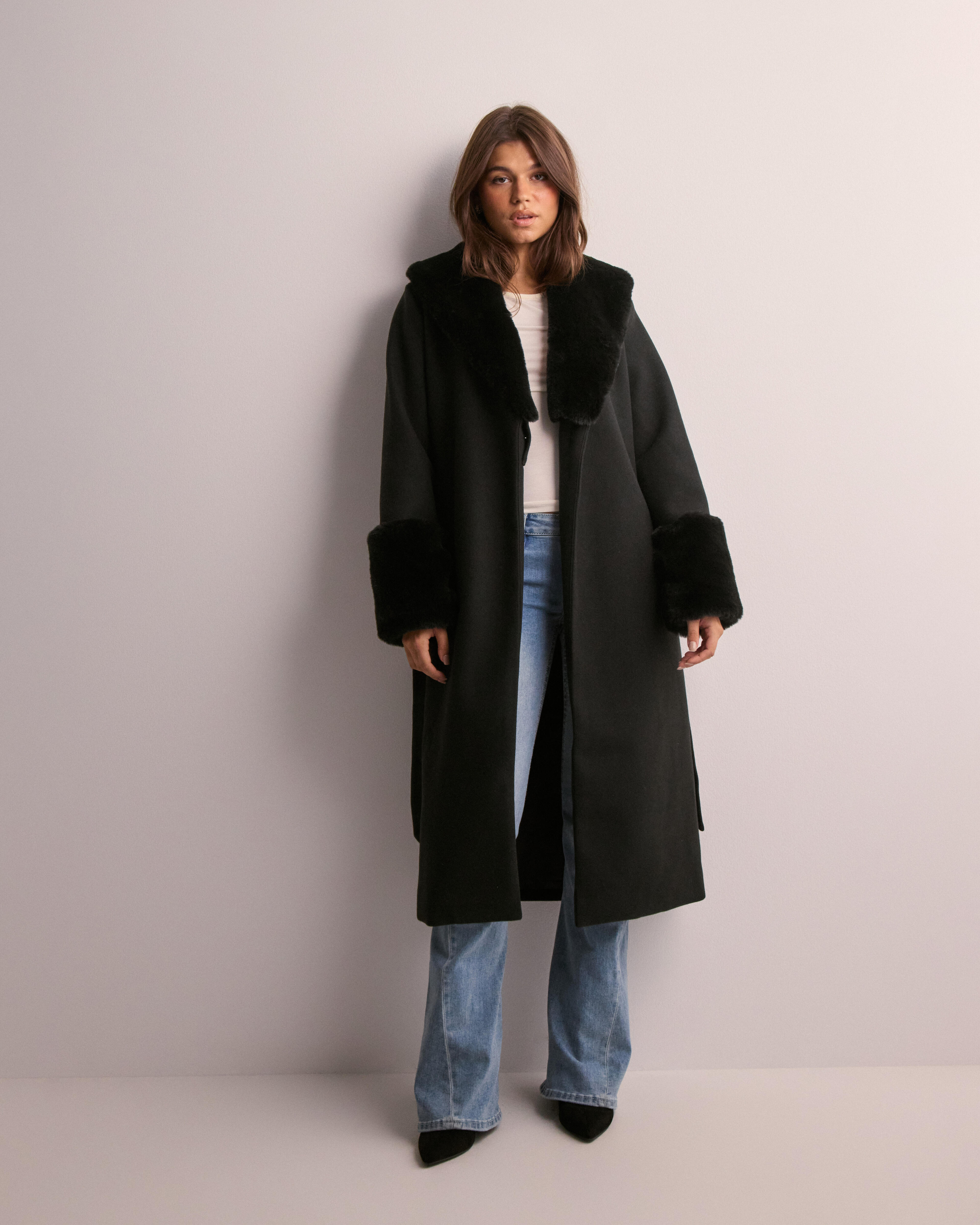 Kjøp Nelly Fur Detailed Coat - Black | Nelly.com