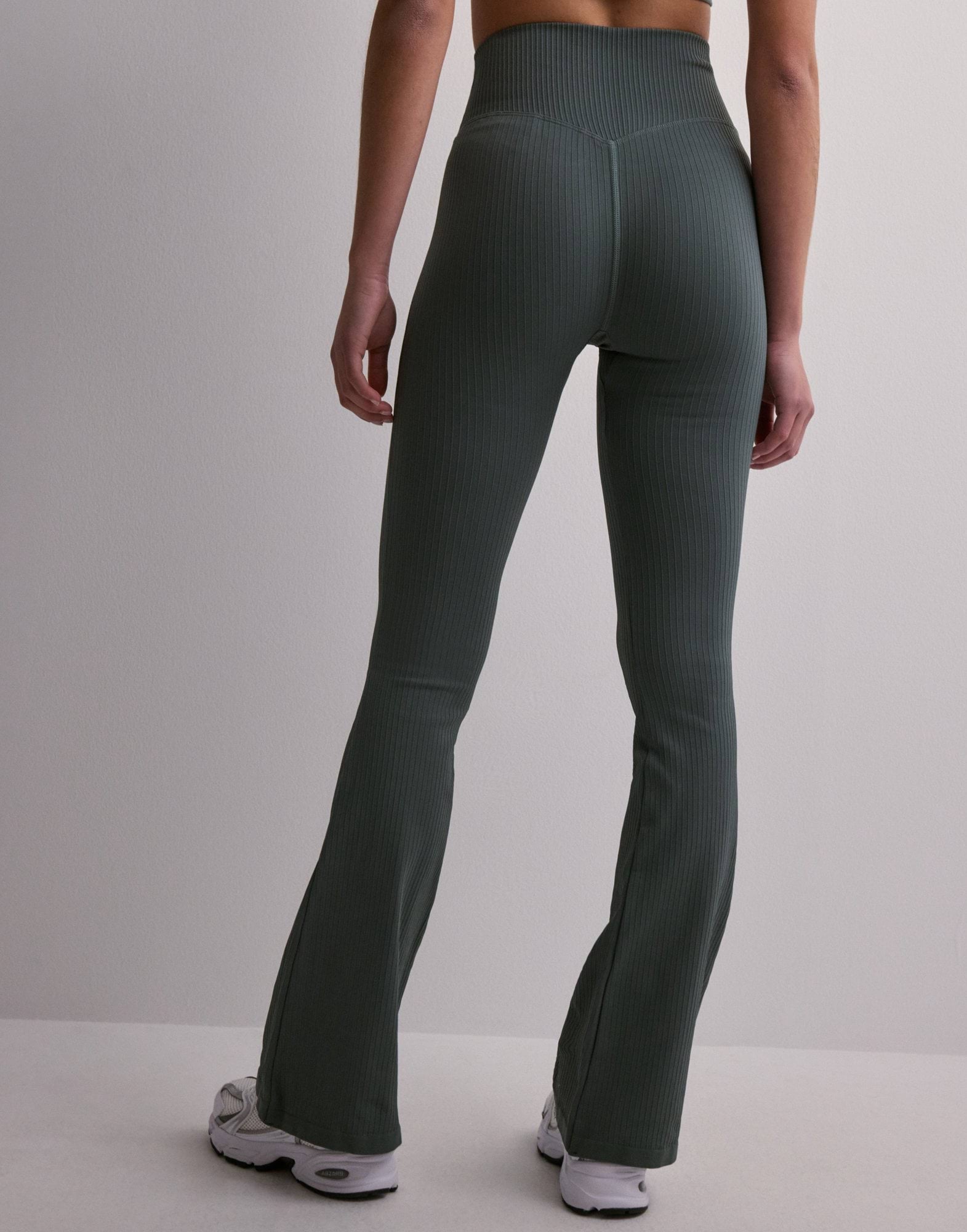 Köp Aim'n Ribbed Seamless Flare Tights - Sage | Nelly.com