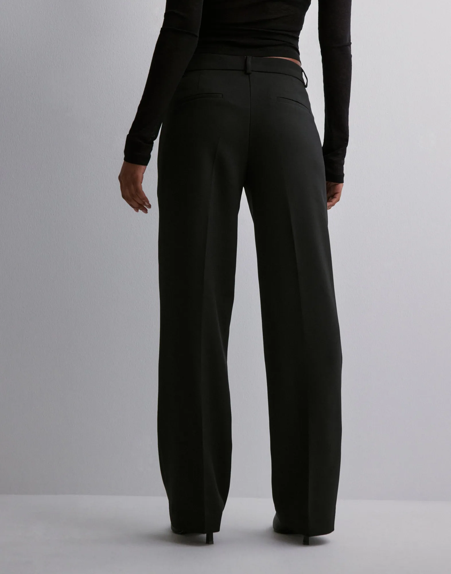 Osta Only ONLASTRID LW PIN STRAIGHT PANT TLR - Black | Nelly.com