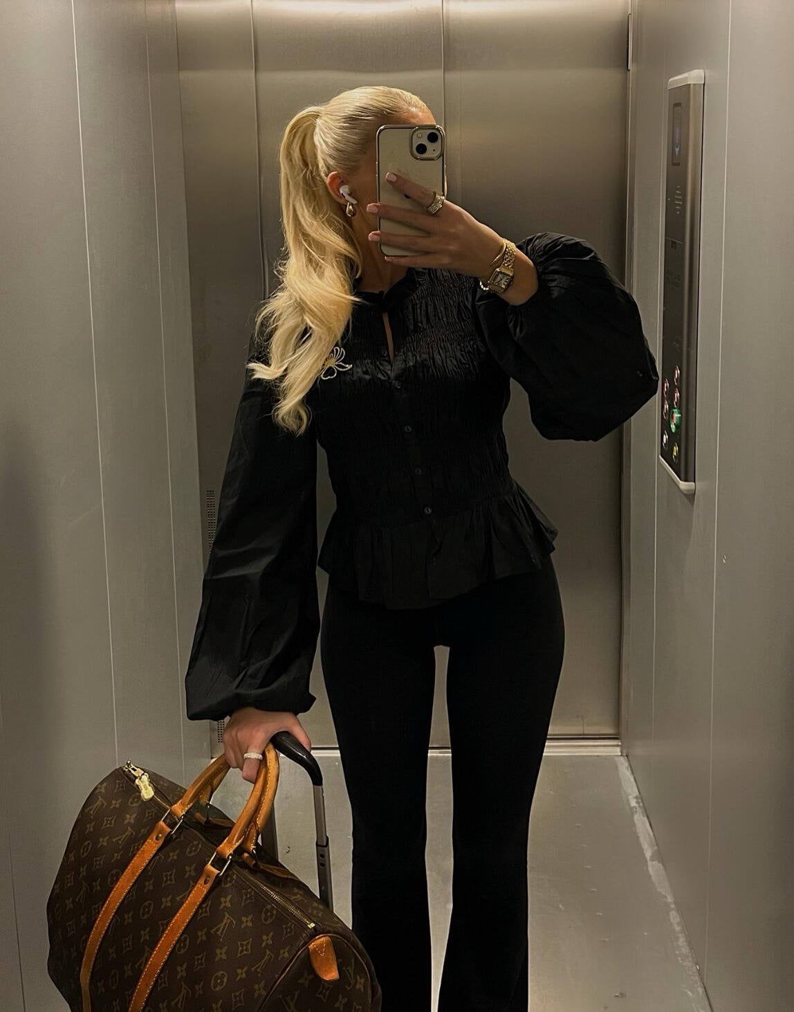 Köp Nelly Flirty Smock Blouse - Black | Nelly.com