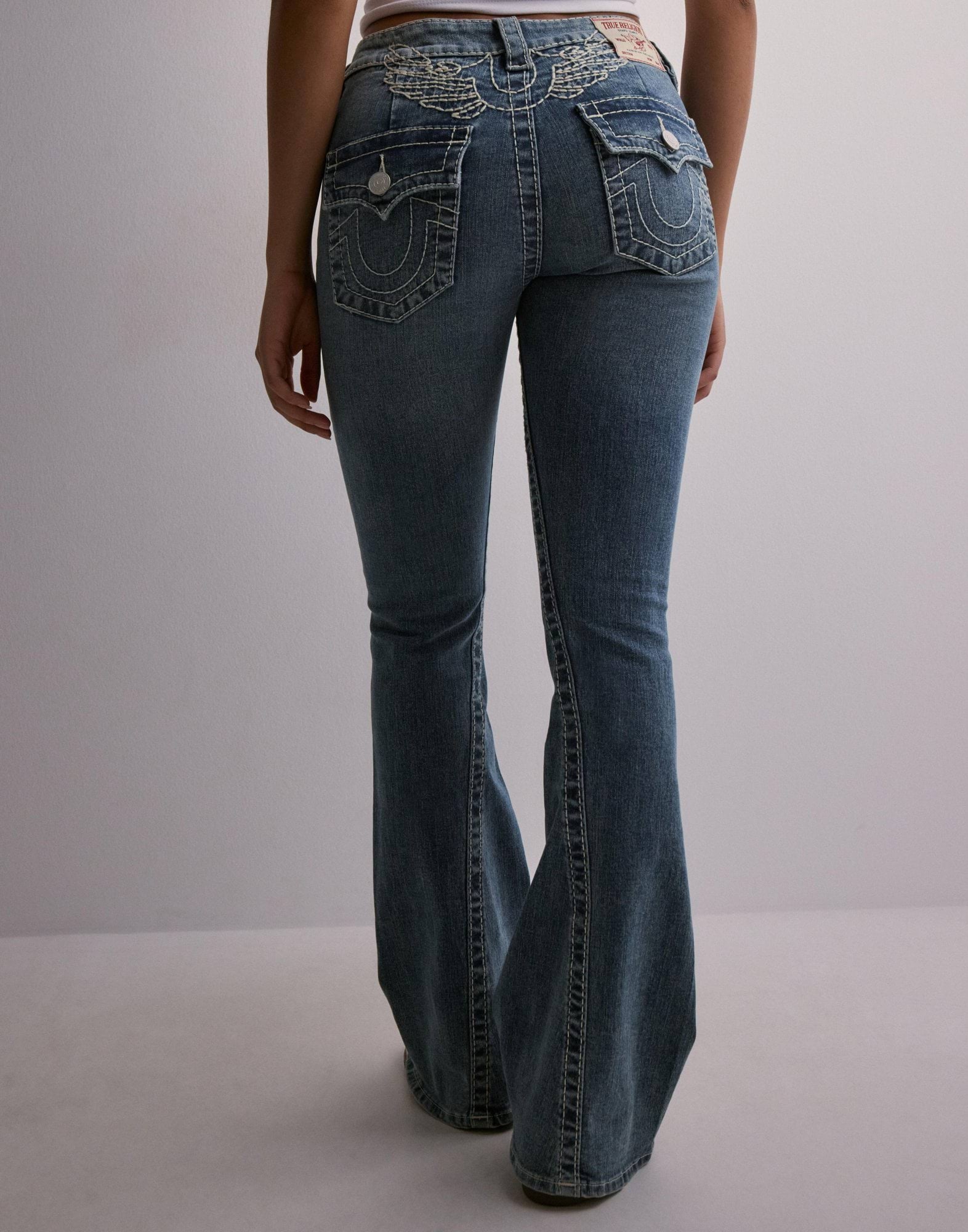 Köp True Religion WING HS LR FLARE FLAP_ BIG T - Boho | Nelly.com