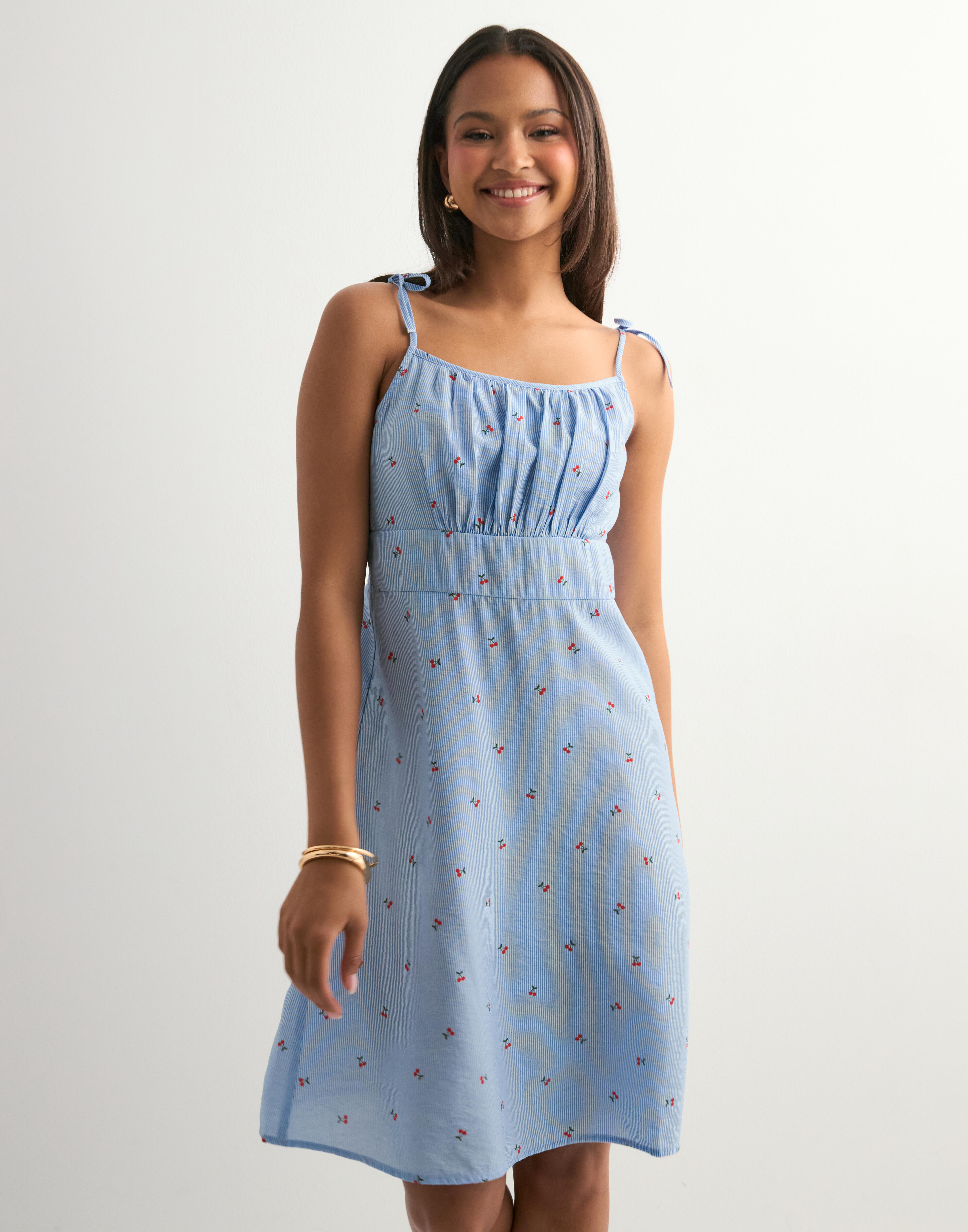 Köp Vero Moda VMODETTE SL SHORT DRESS WVN GA - Cherry | Nelly.com