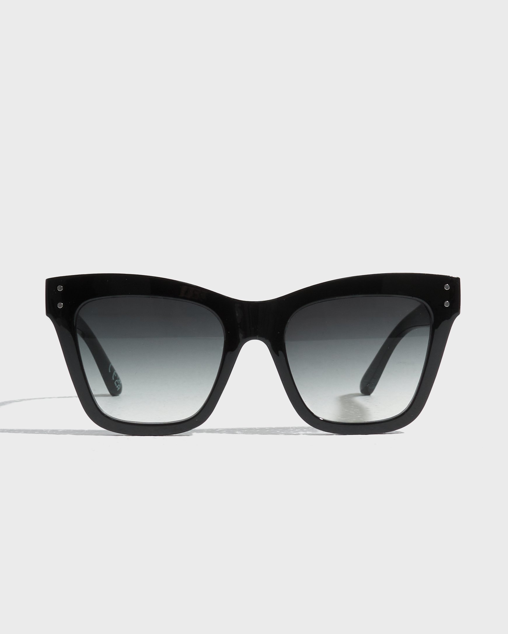 Köp Nelly Sharp Sunnies - Black | Nelly.com