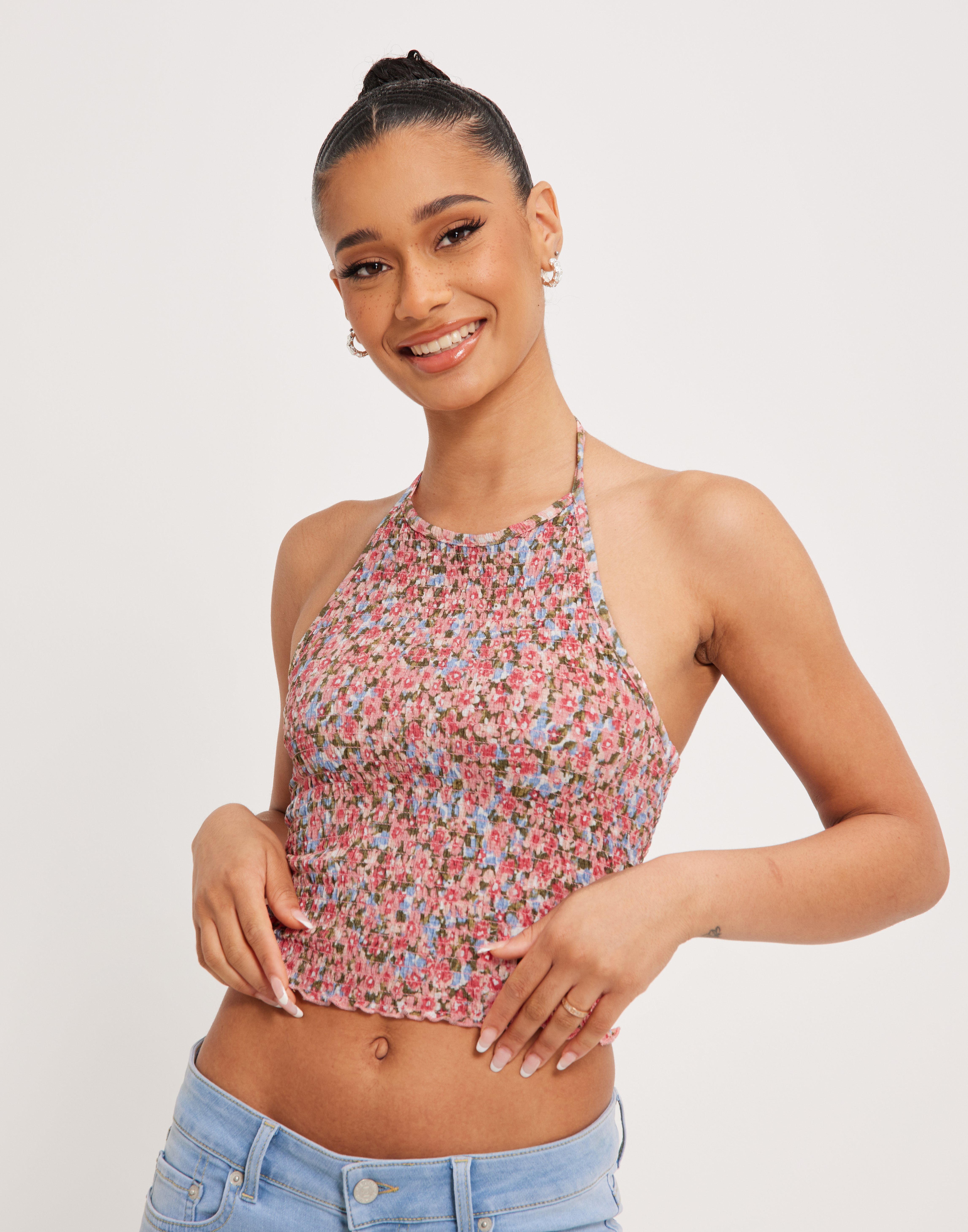 Köp Pieces PCSELINA HALTER NECK TOP BC - Strawberry Pink Small Flower ...