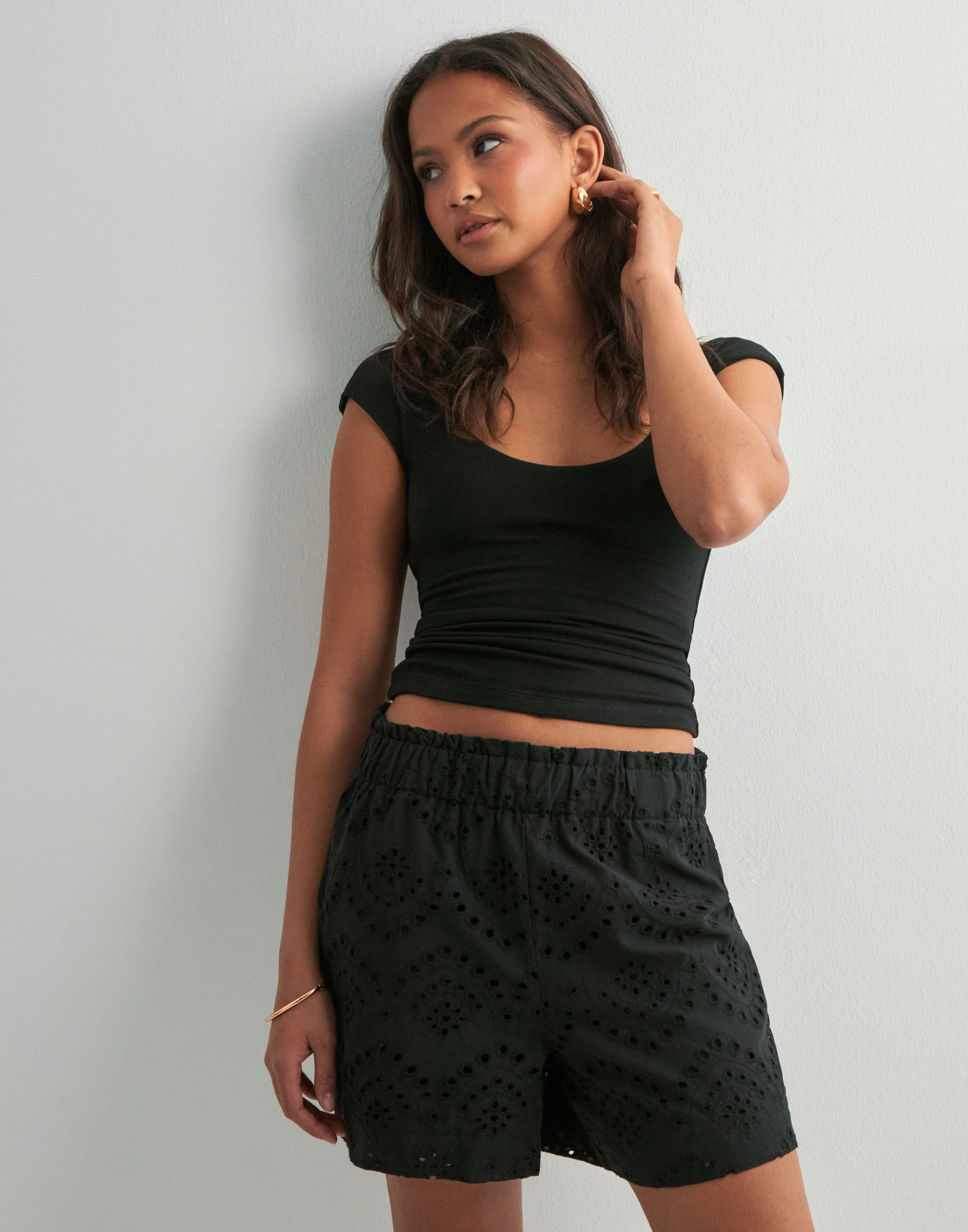 Køb Pieces PCVILDE MW SHORTS WVN NOOS - Black | Nelly.com