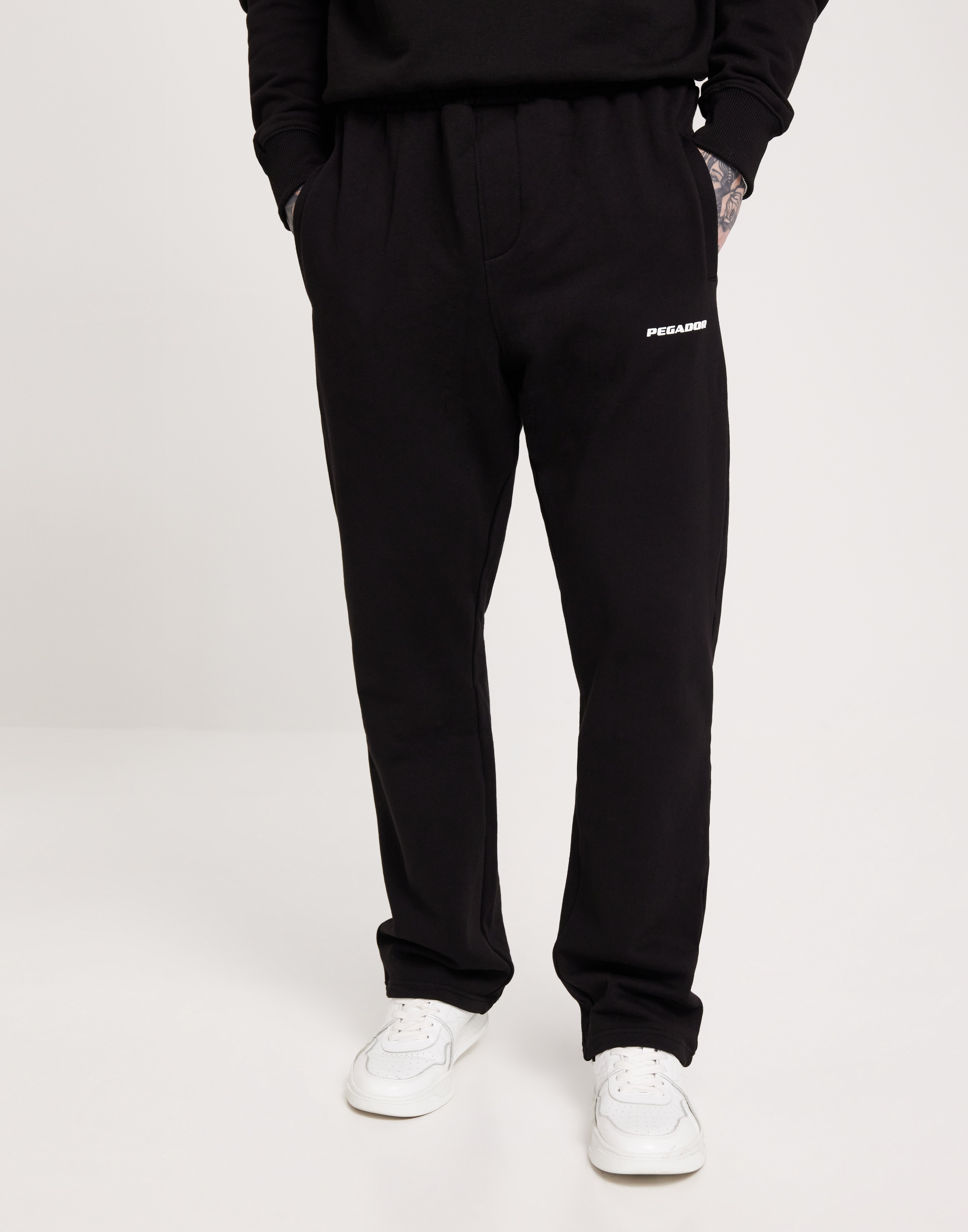 Kjøp Pegador PGDR Logo Wide Sweat Pants - Black | NLYMAN