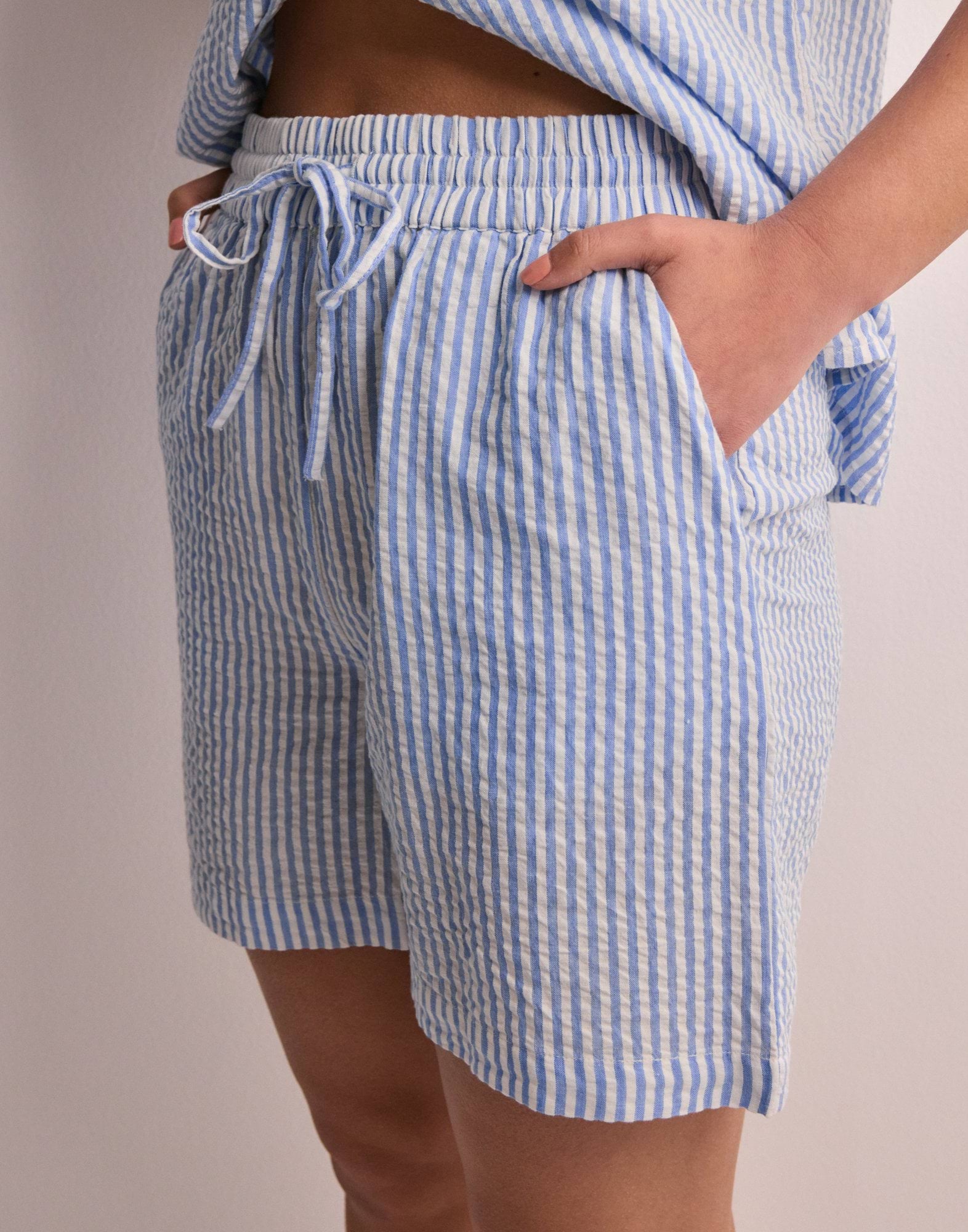 Kjøp Pieces PCSALLY HW LOOSE STRING SHORTS NOOS - Hydrangea Cloud ...