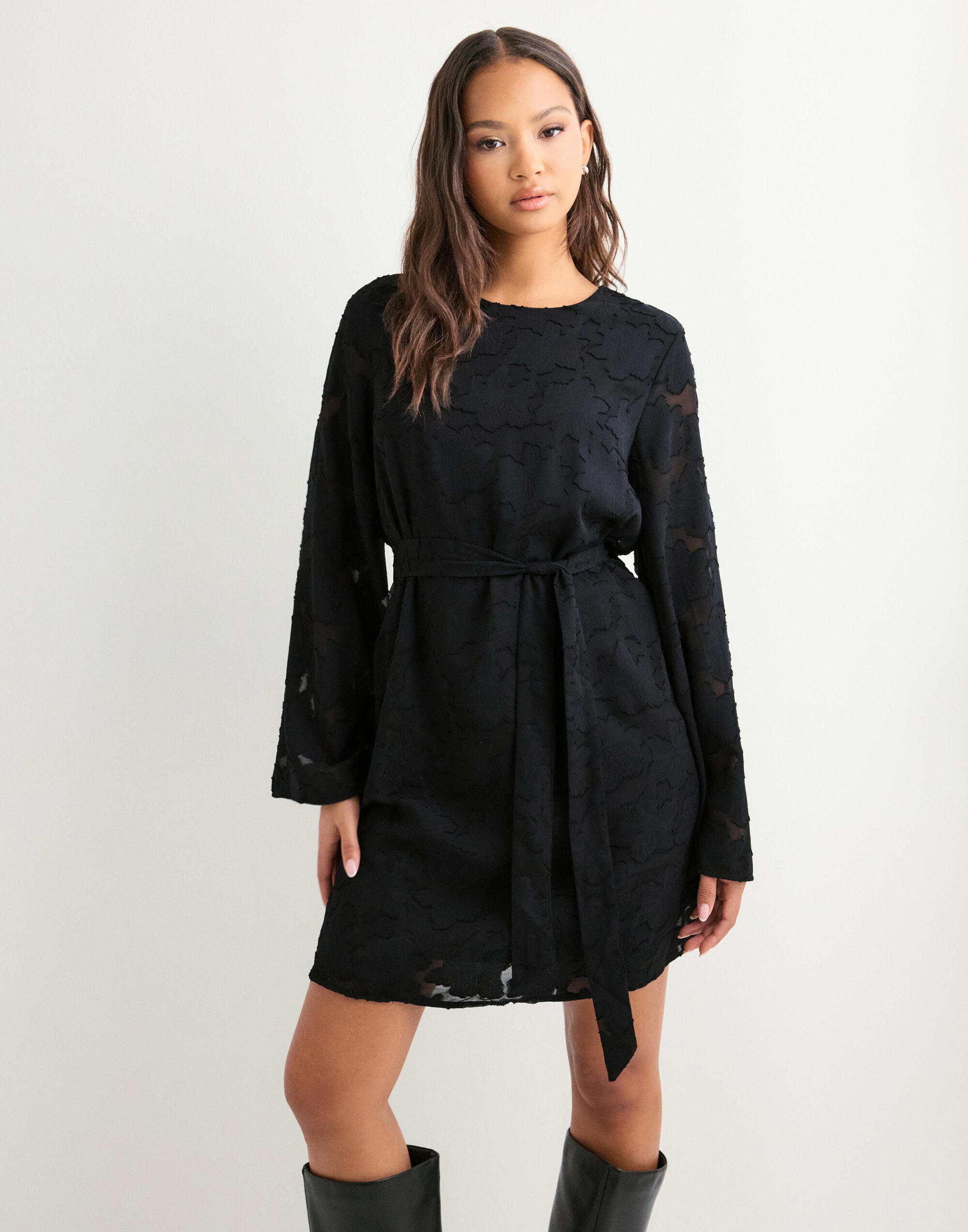 Buy Vero Moda VMSLOANE LS SHORT DRESS WVN EXP - Black | Nelly.com