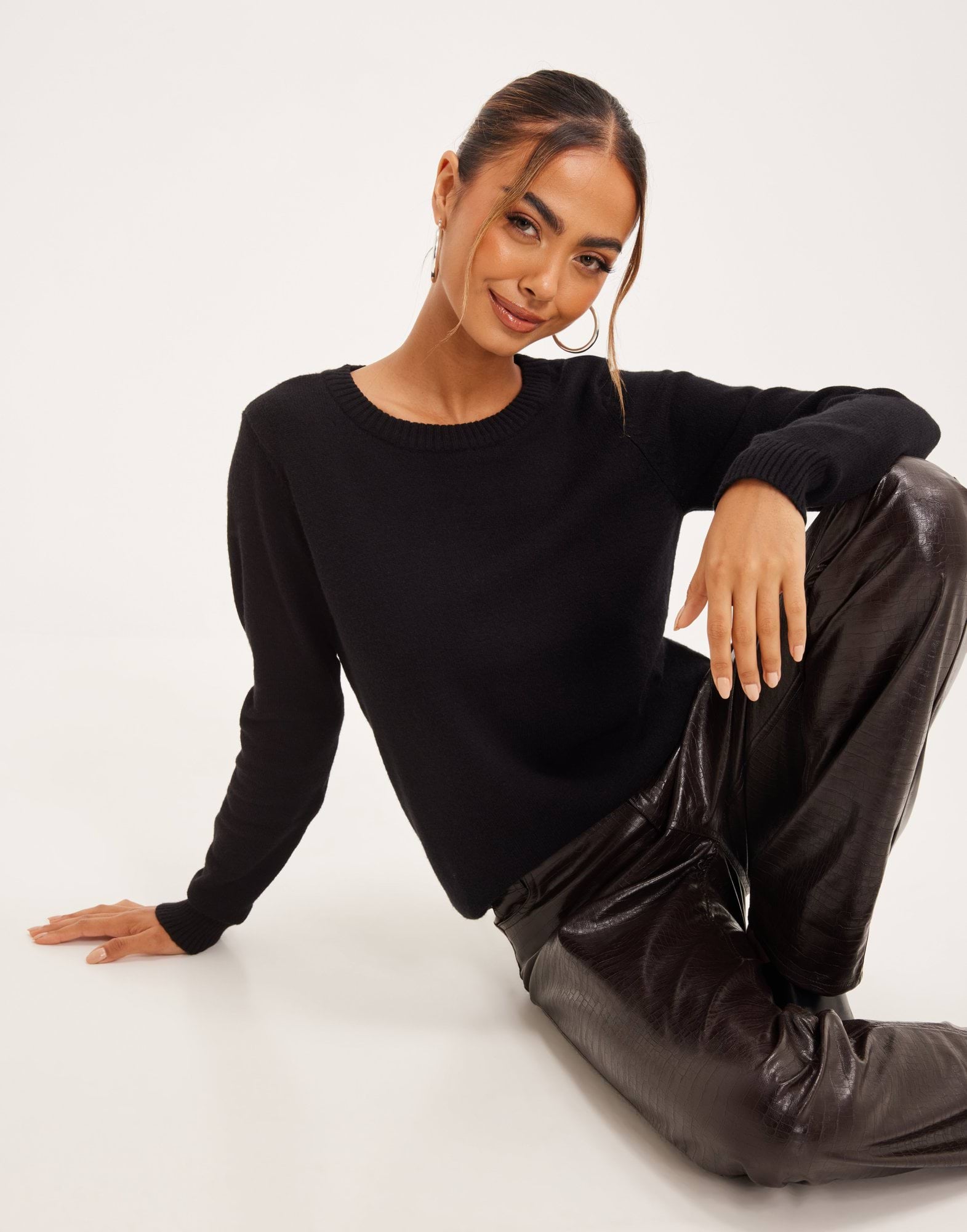 Buy Vila VIRIL O-NECK L/S KNIT TOP - NOOS - Black | Nelly.com