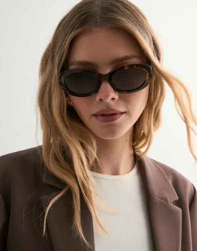 Corlin Eyewear – Trendiga Solglasögon | Köp online på Nelly