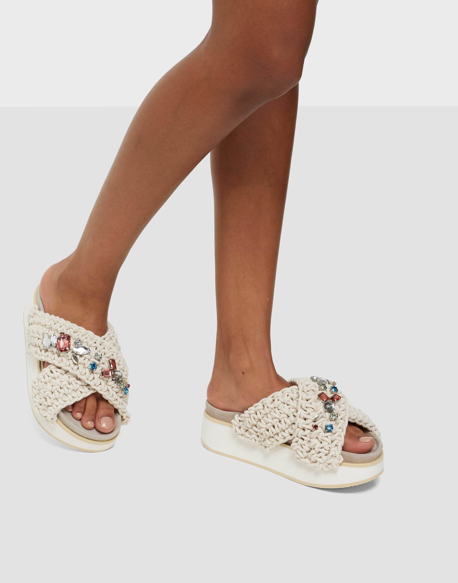 Osta Inuikii Woven Stones Platform - White | Nelly.com
