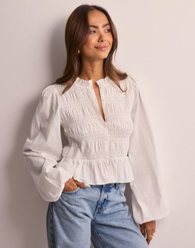 Köp Nelly Flirty Smock Blouse White