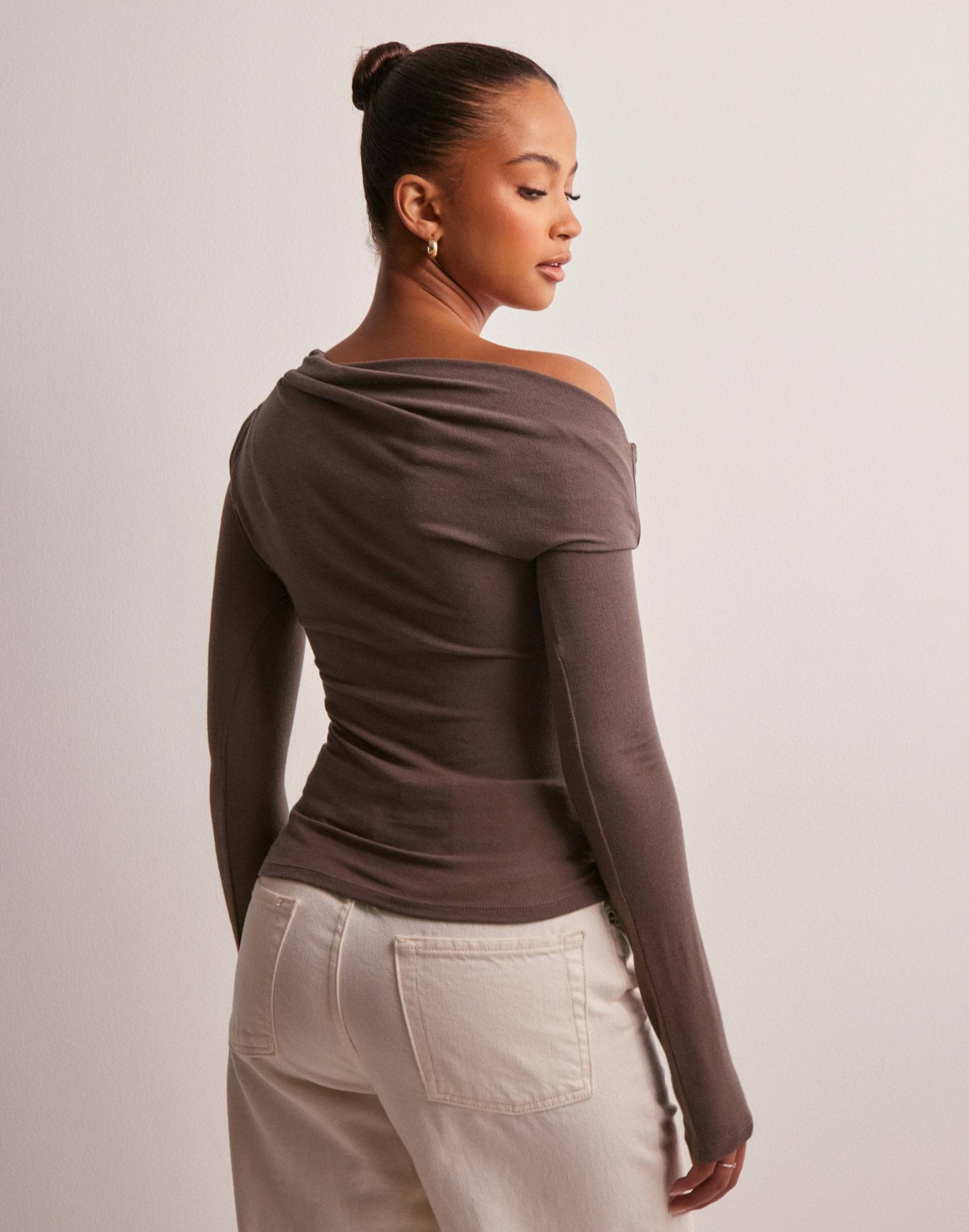 Köp Nelly Luxurious Ultra Soft Shoulder Top - Brown | Nelly.com