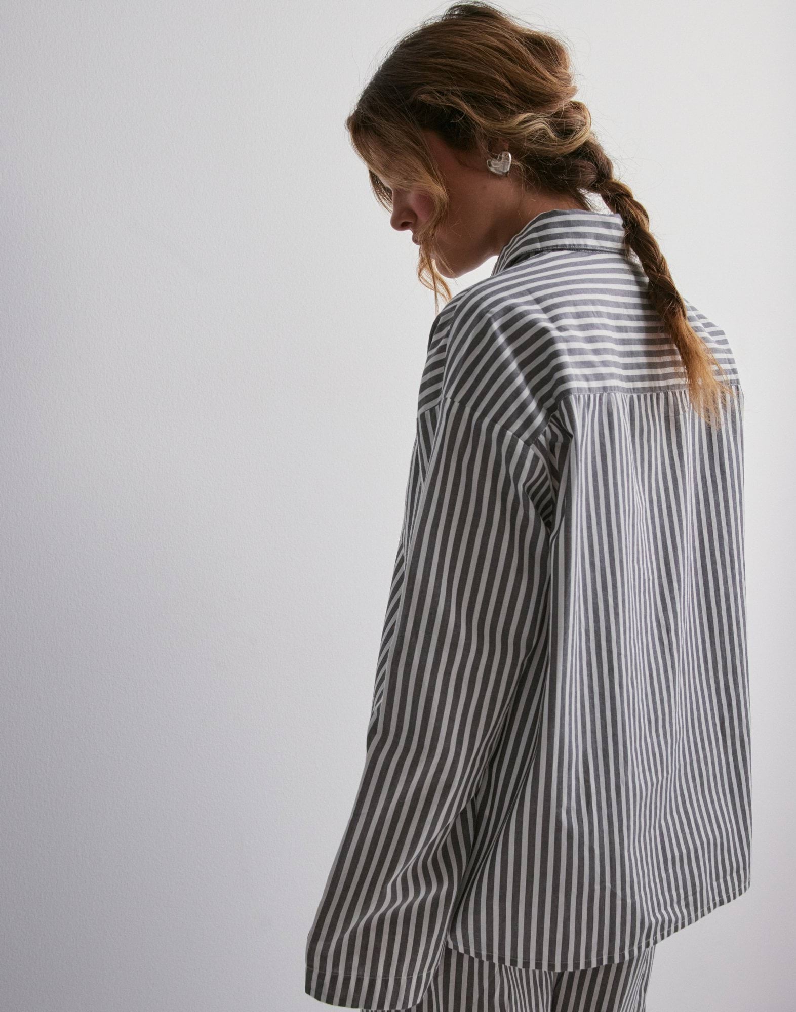 Kjøp Only ONLSAGA LS STRIPE SHIRT WVN CS - Thunderstorm Cloud Dancer | Nelly.com