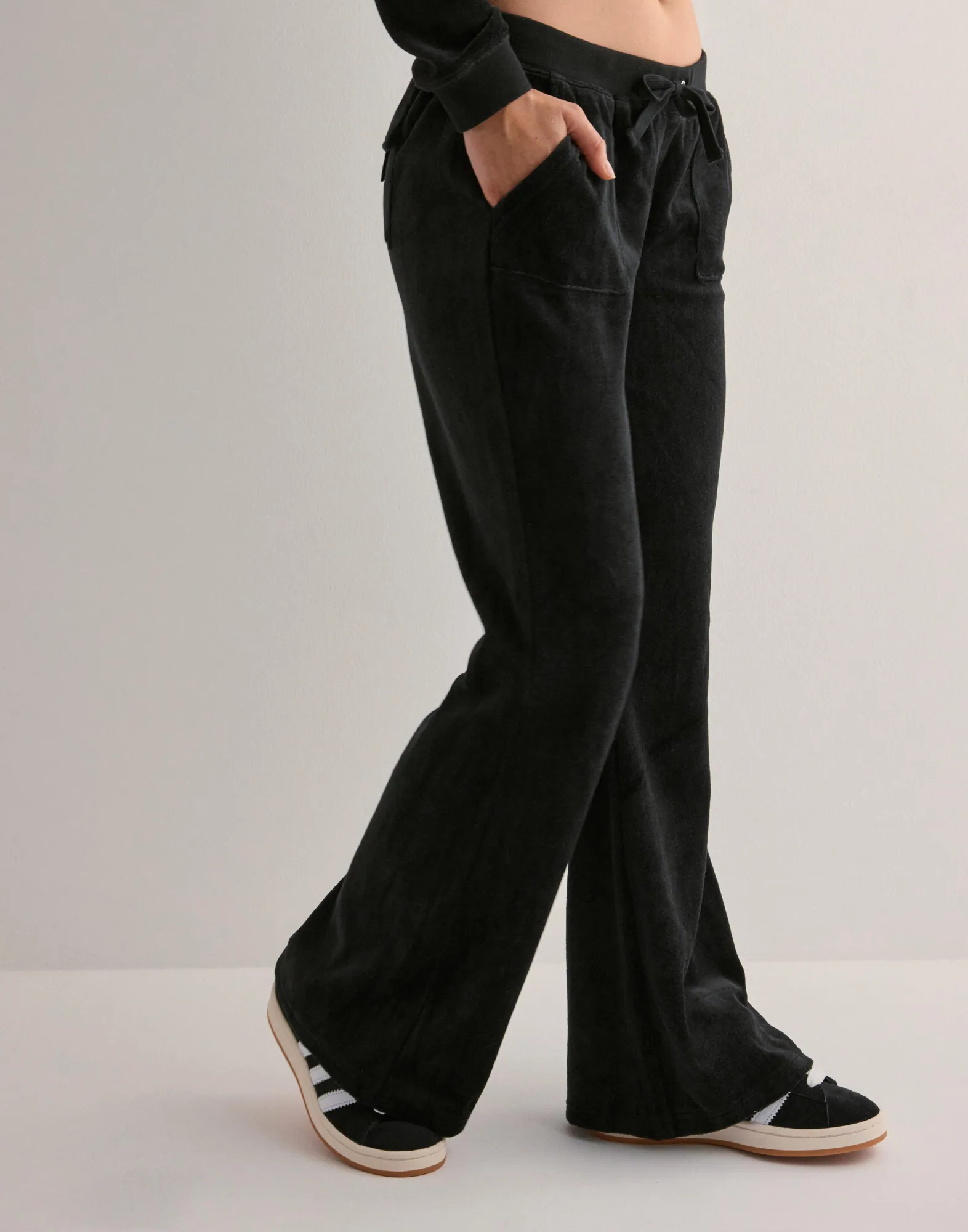 Kjøp Juicy Couture CAISA ULTRA LOW RISE PANTS - Black | Nelly.com
