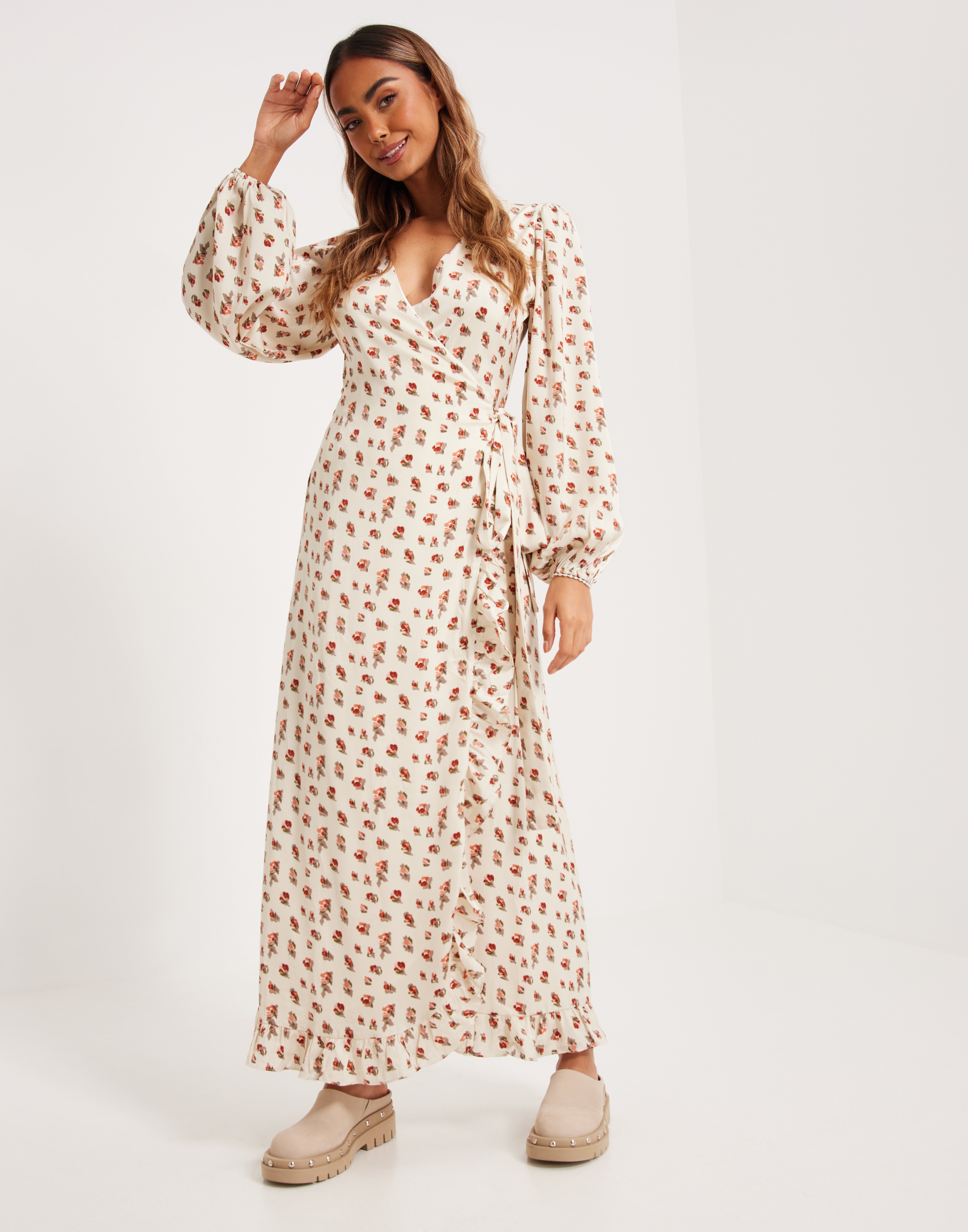 Köp Dry Lake KITA DRESS - Cream | Nelly.com