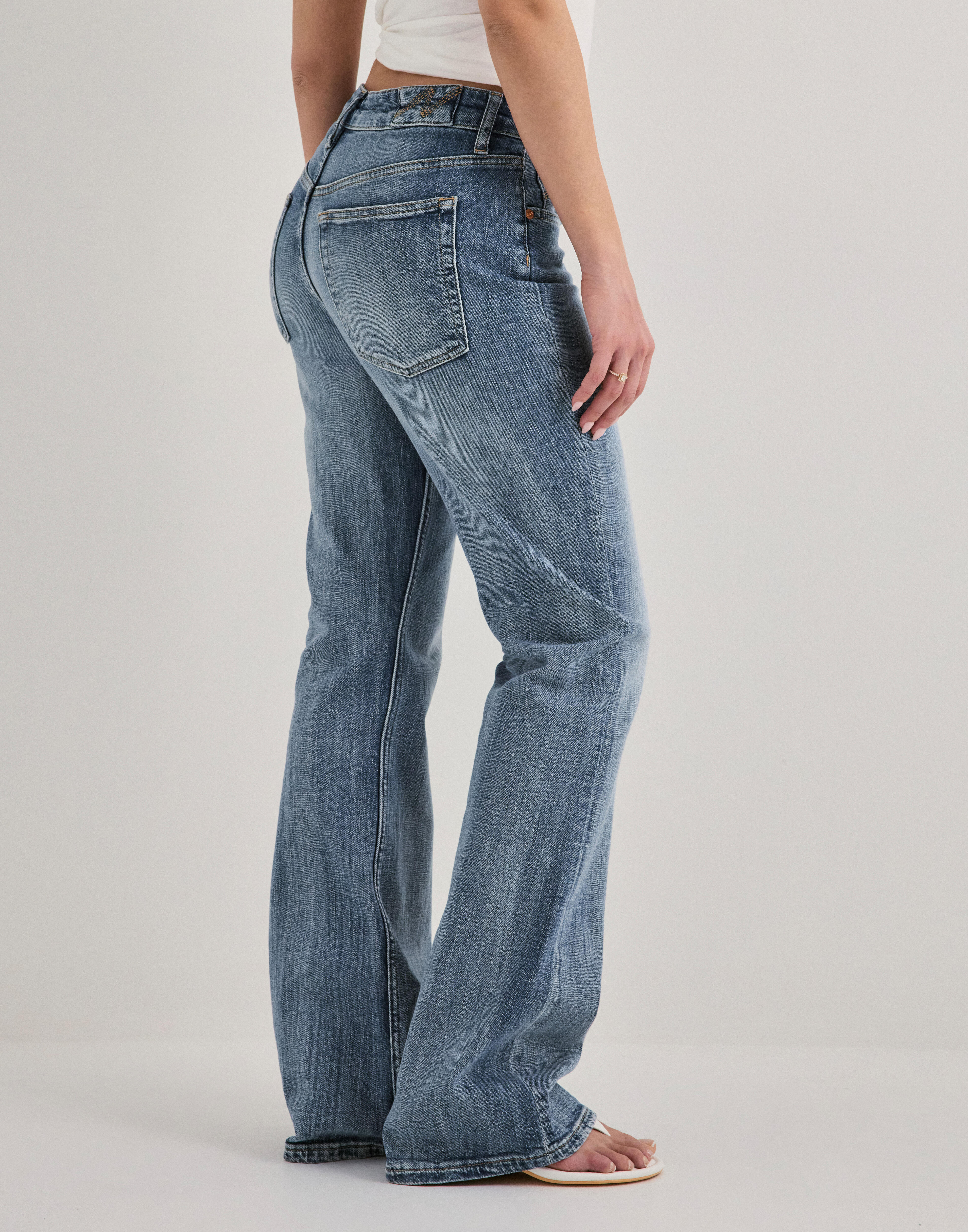 Kjøp Nelly Soft Bootcut Jeans - Medium Blue | Nelly.com
