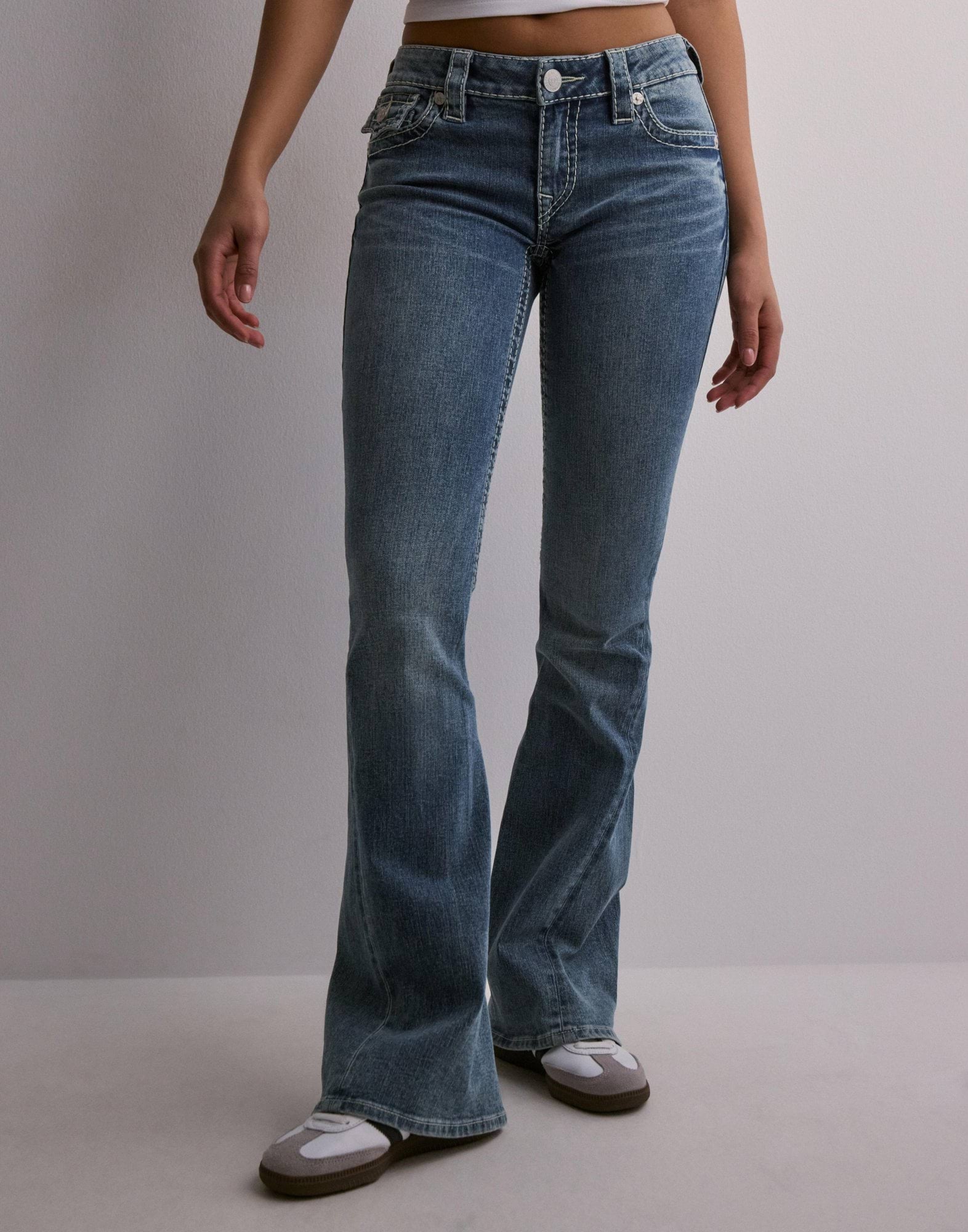 Köp True Religion WING HS LR FLARE FLAP_ BIG T - Boho | Nelly.com