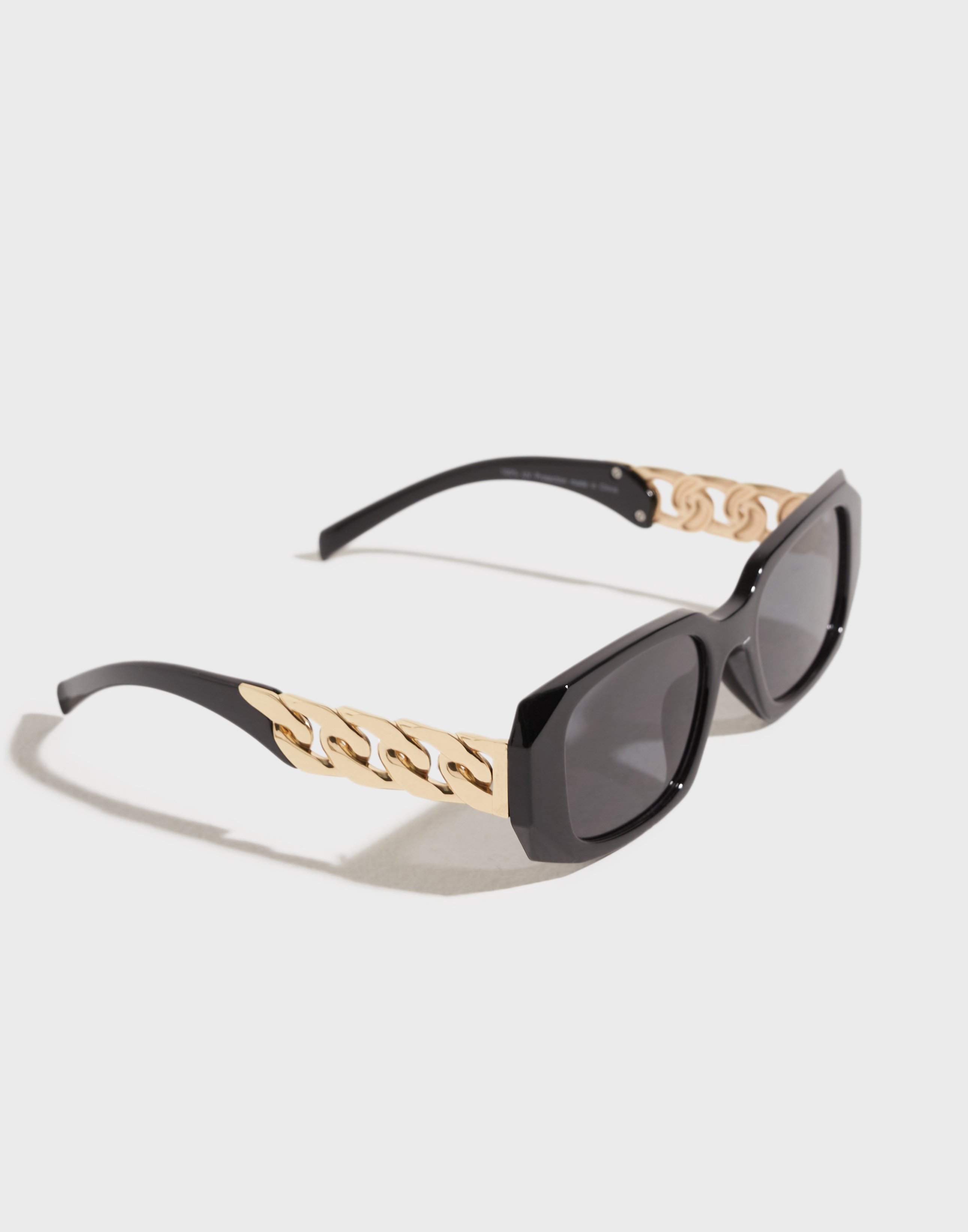 Köp Nelly Golden Chain Sunnies - Black | Nelly.com
