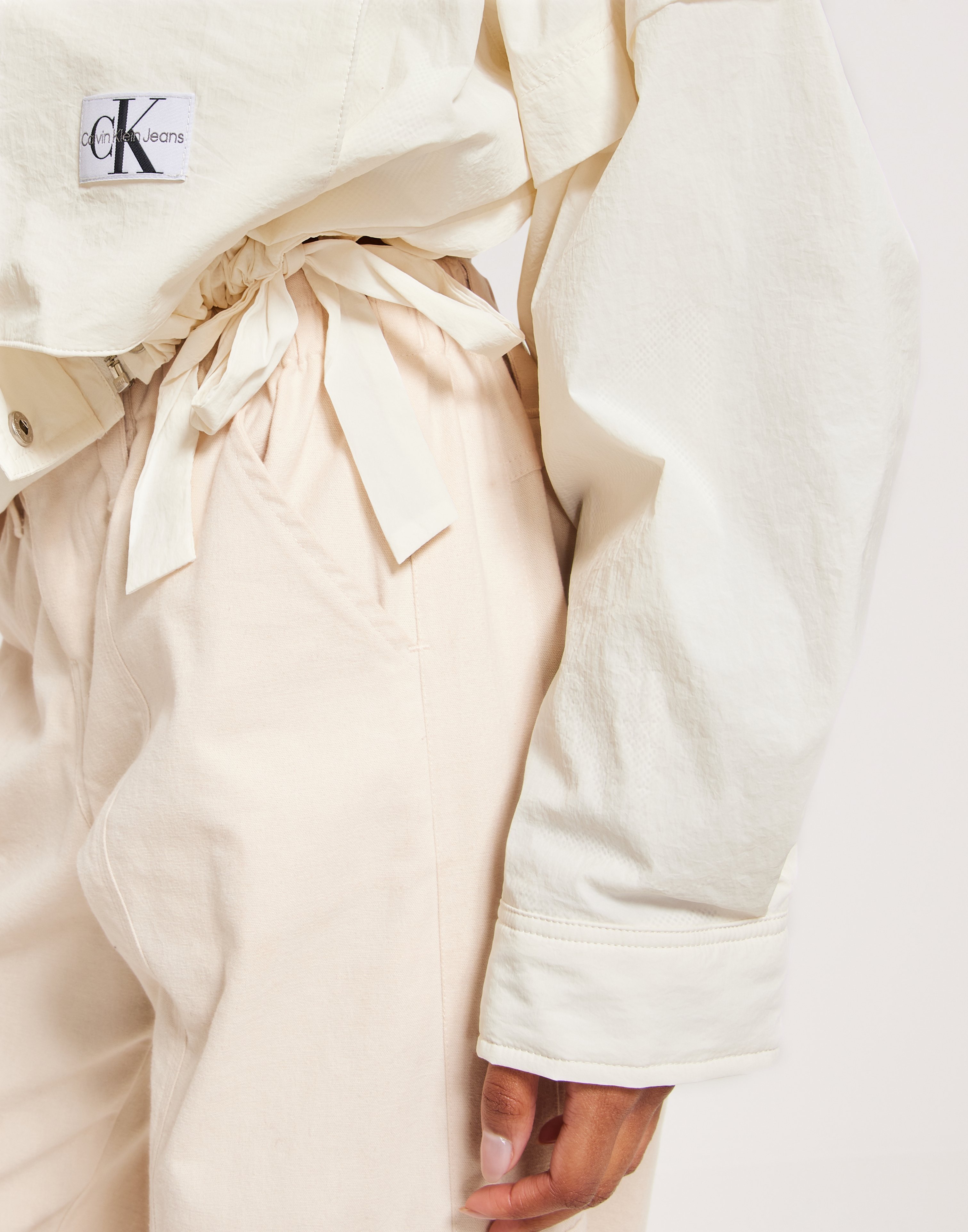 Osta Calvin Klein Jeans GATHERED HEM UTILITY JACKET - White | Nelly.com
