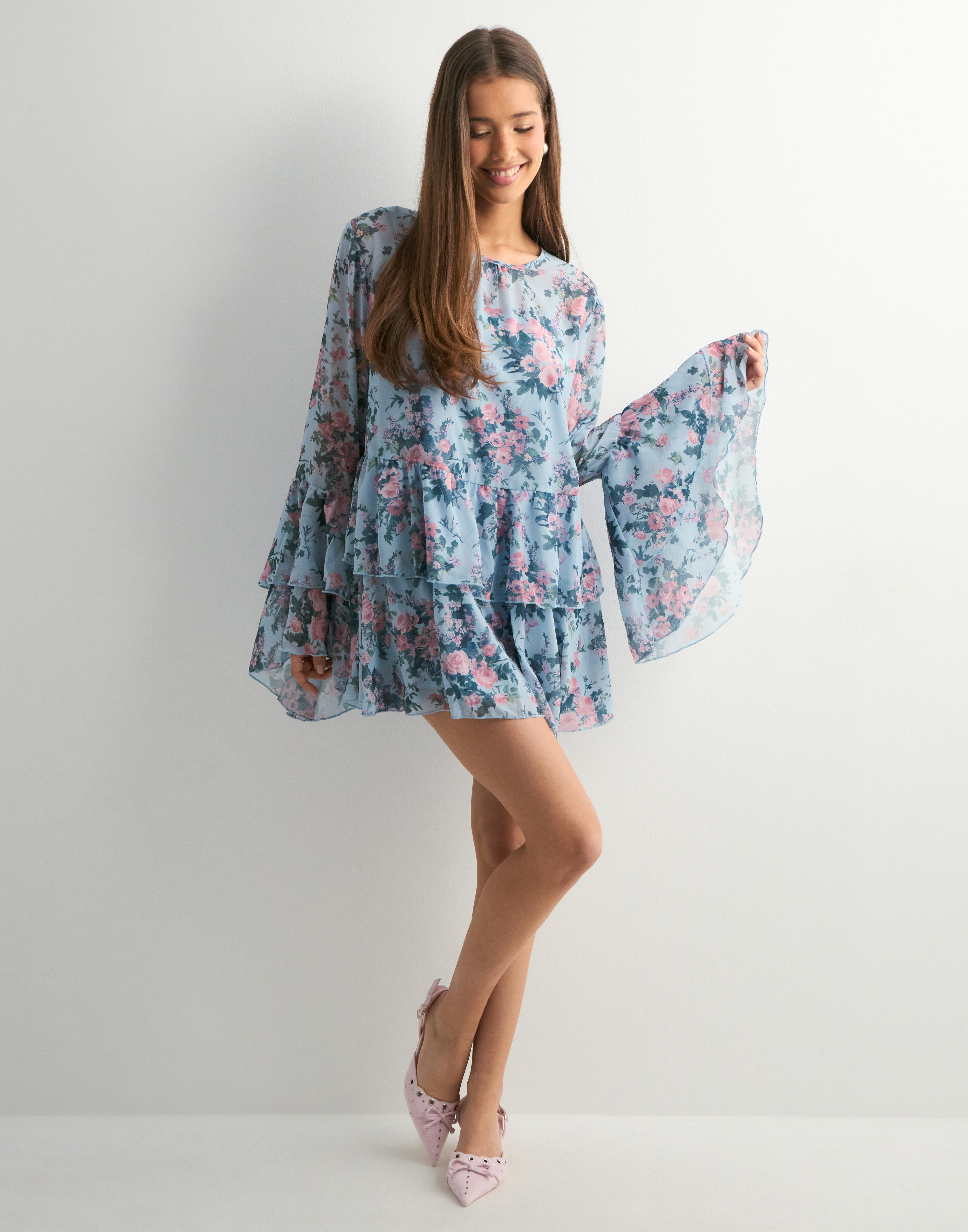 Kjøp Vero Moda VMSTARRY LS RUFFLE MINI DRESS EXP - PHQJ | Nelly.com