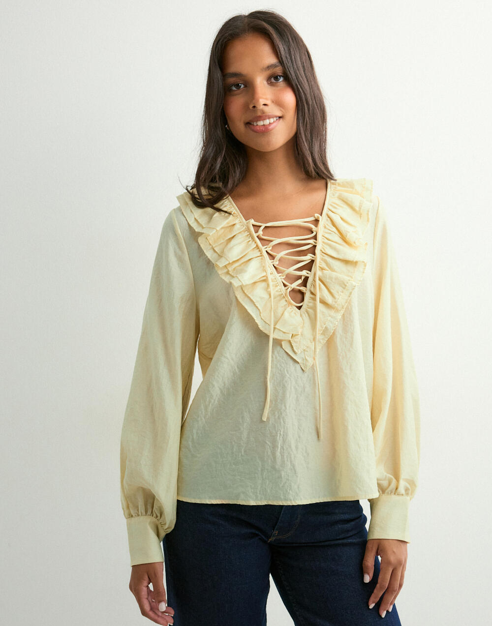 Kjøp Neo Noir Katarina Crepe Ruffle Blouse - Light Yellow | Nelly.com
