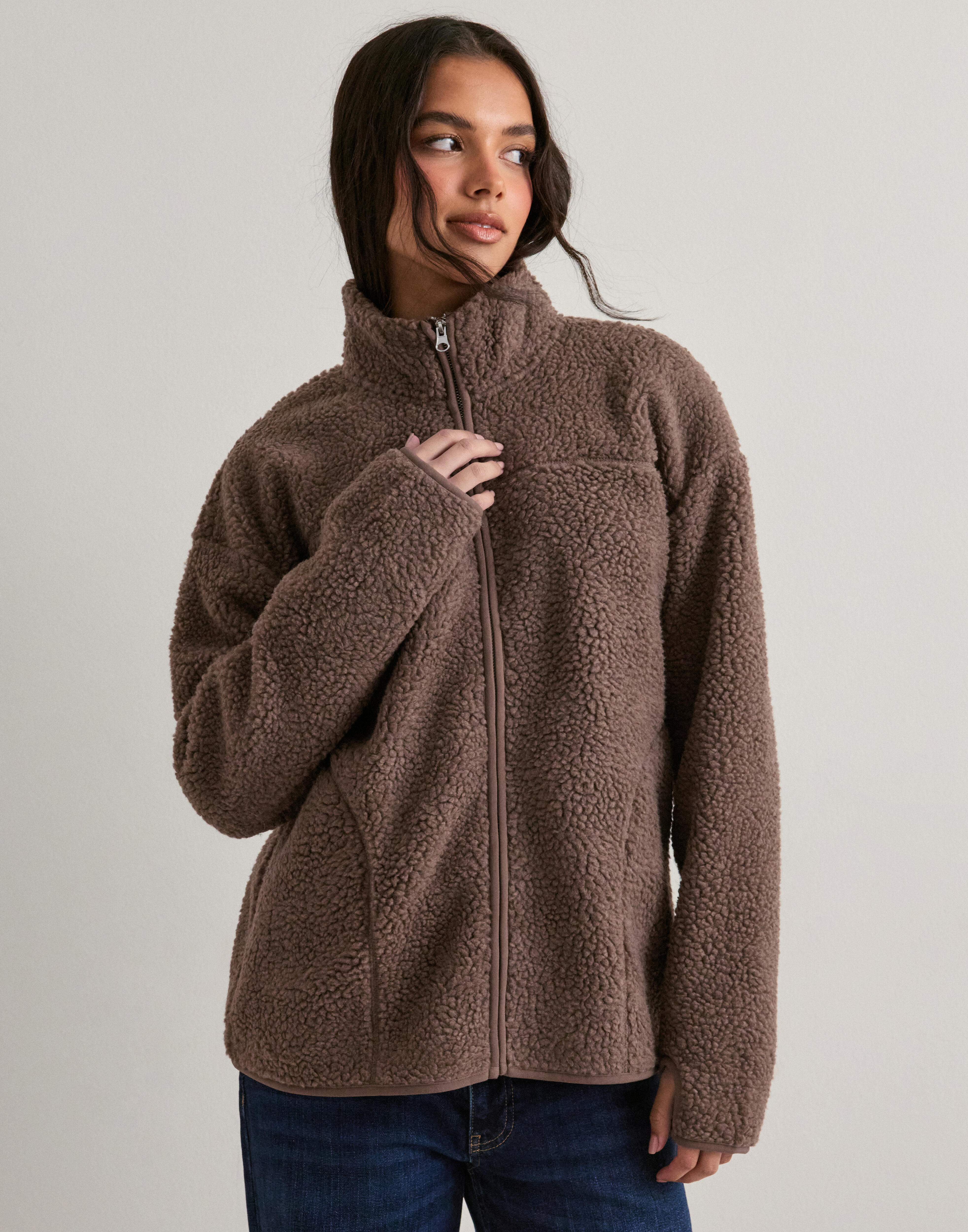 Köp Pieces PCSADIA LS TEDDY JACKET NOOS BC - Coffee Quartz | Nelly.com
