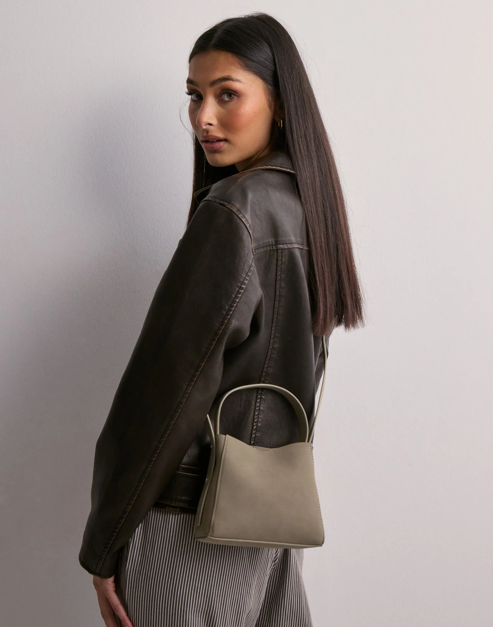 Köp Gina Tricot Pu Mini Bag - Beige | Nelly.com