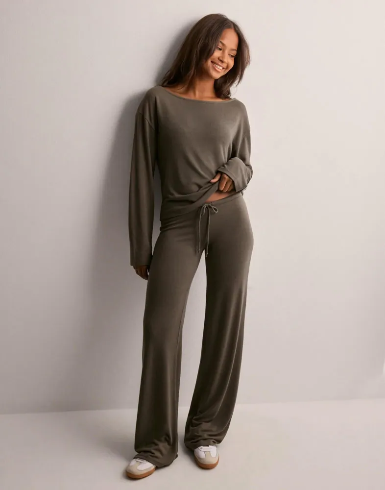 Osta Nelly My Chill Pants - Taupe | Nelly.com