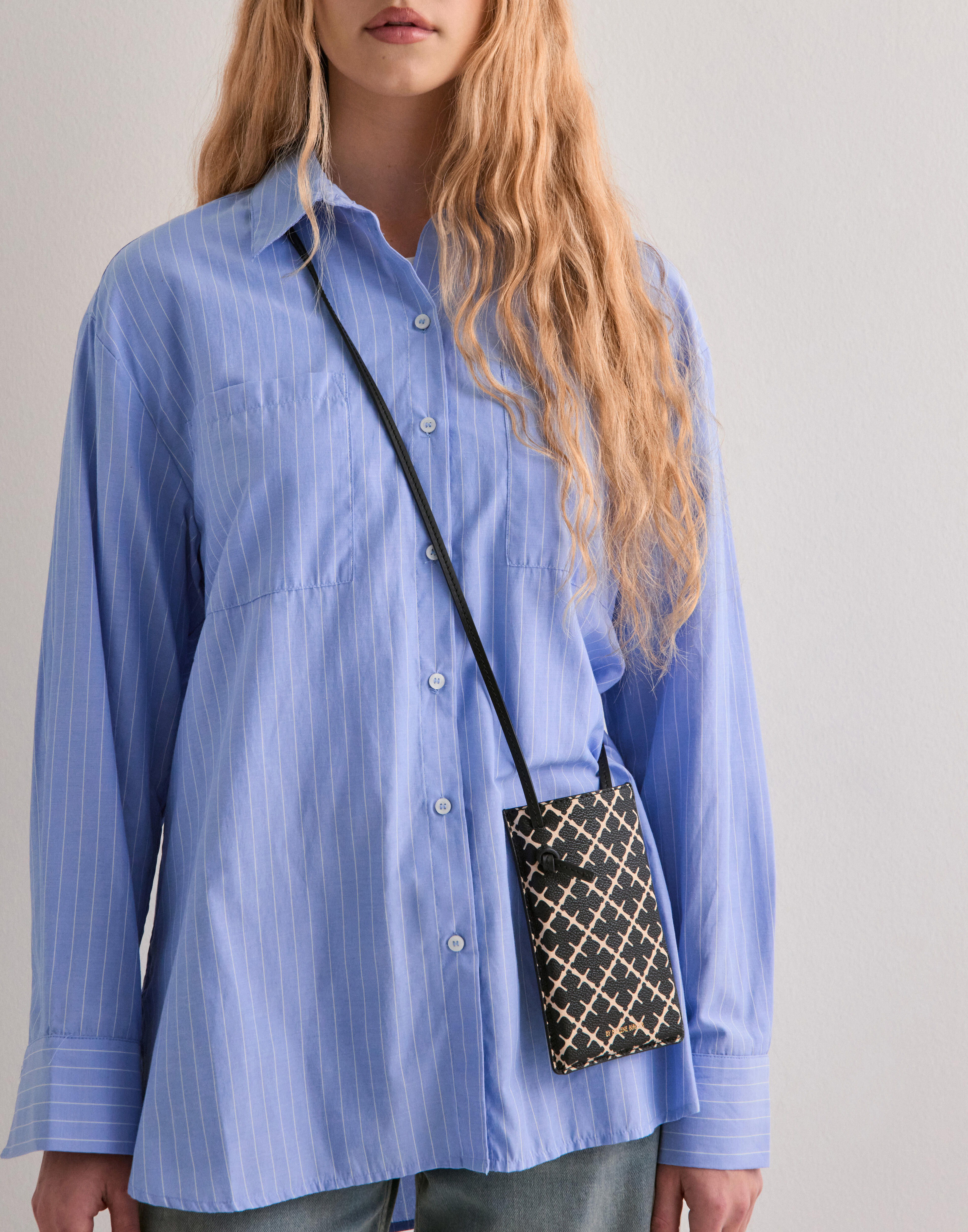 Köp By Malene Birger IVY PHONE - Black | Nelly.com