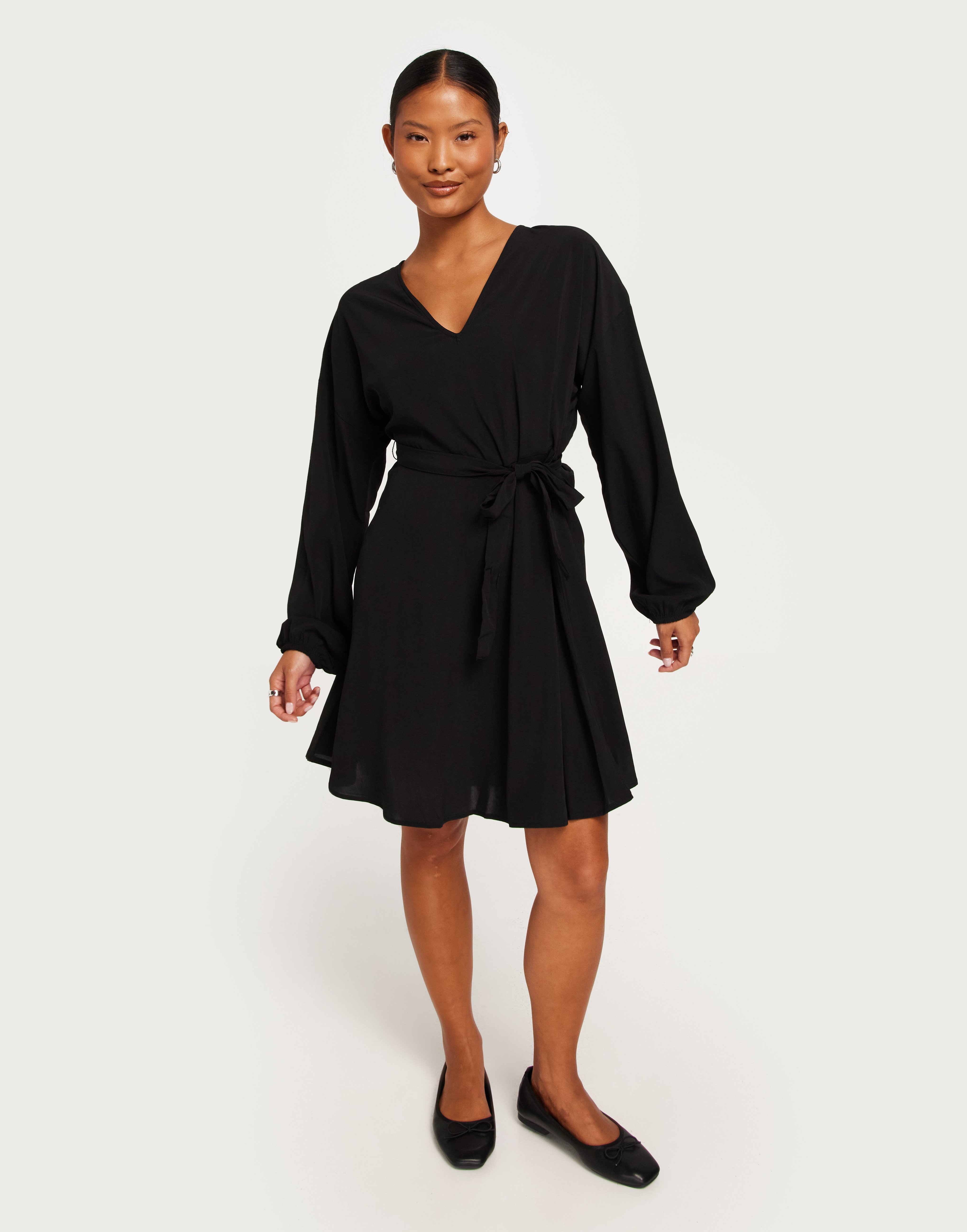 Köp Vero Moda VMNAJA LS SHORT DRESS WVN GA NOOS - Black | Nelly.com