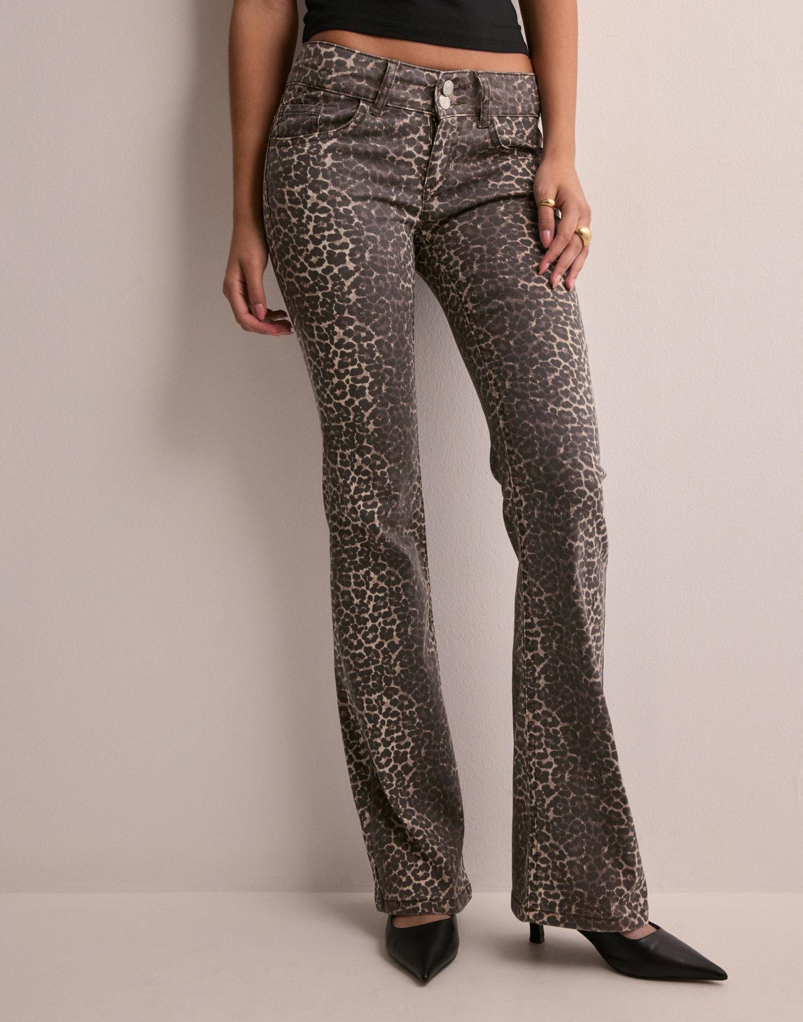 Köp Nelly Low Waist Bootcut Leo Jeans - Leopard | Nelly.com