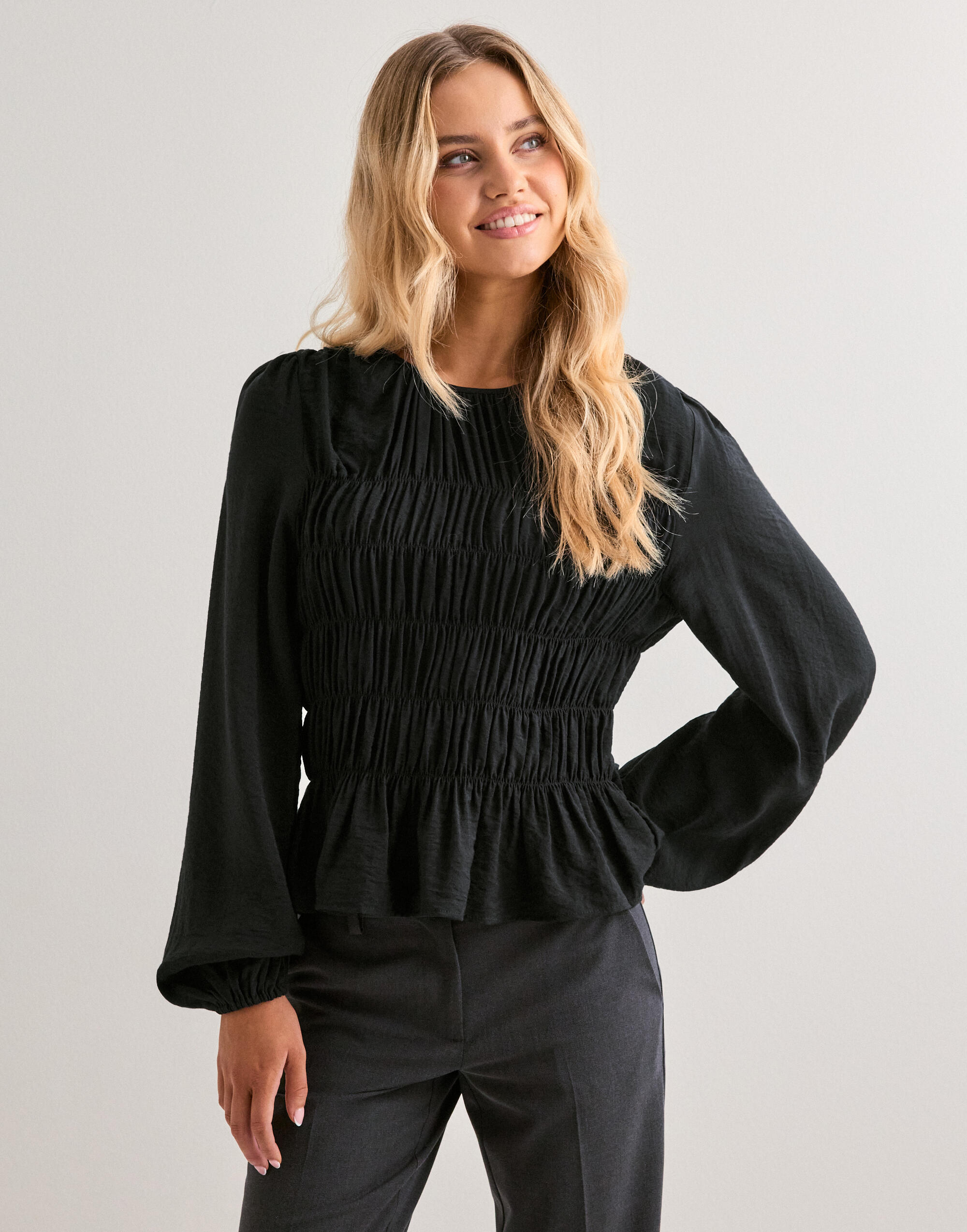 Köp Nelly My Best Smock Blouse - Black | Nelly.com