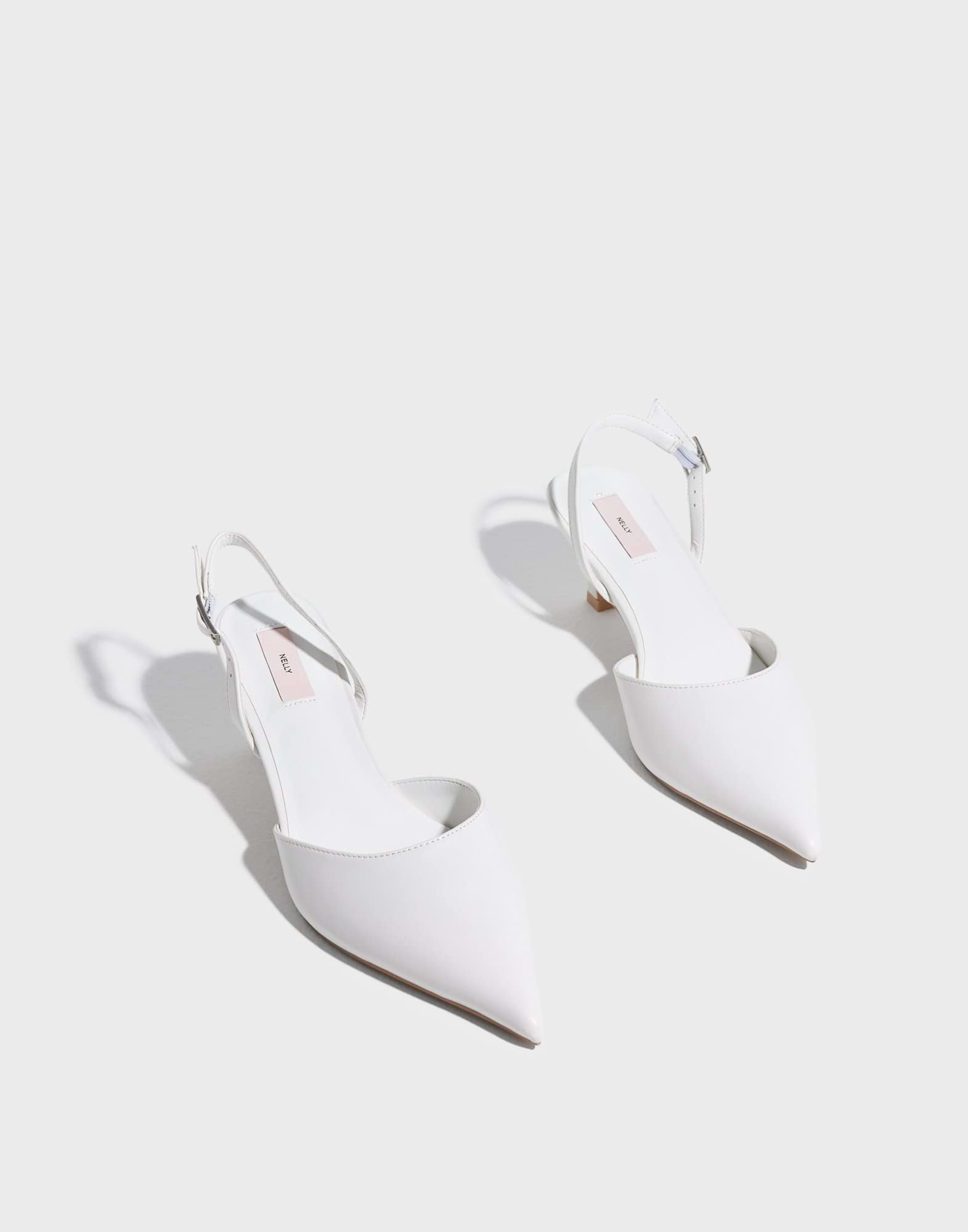 Köp Nelly Pointy Low Heel - White | Nelly.com