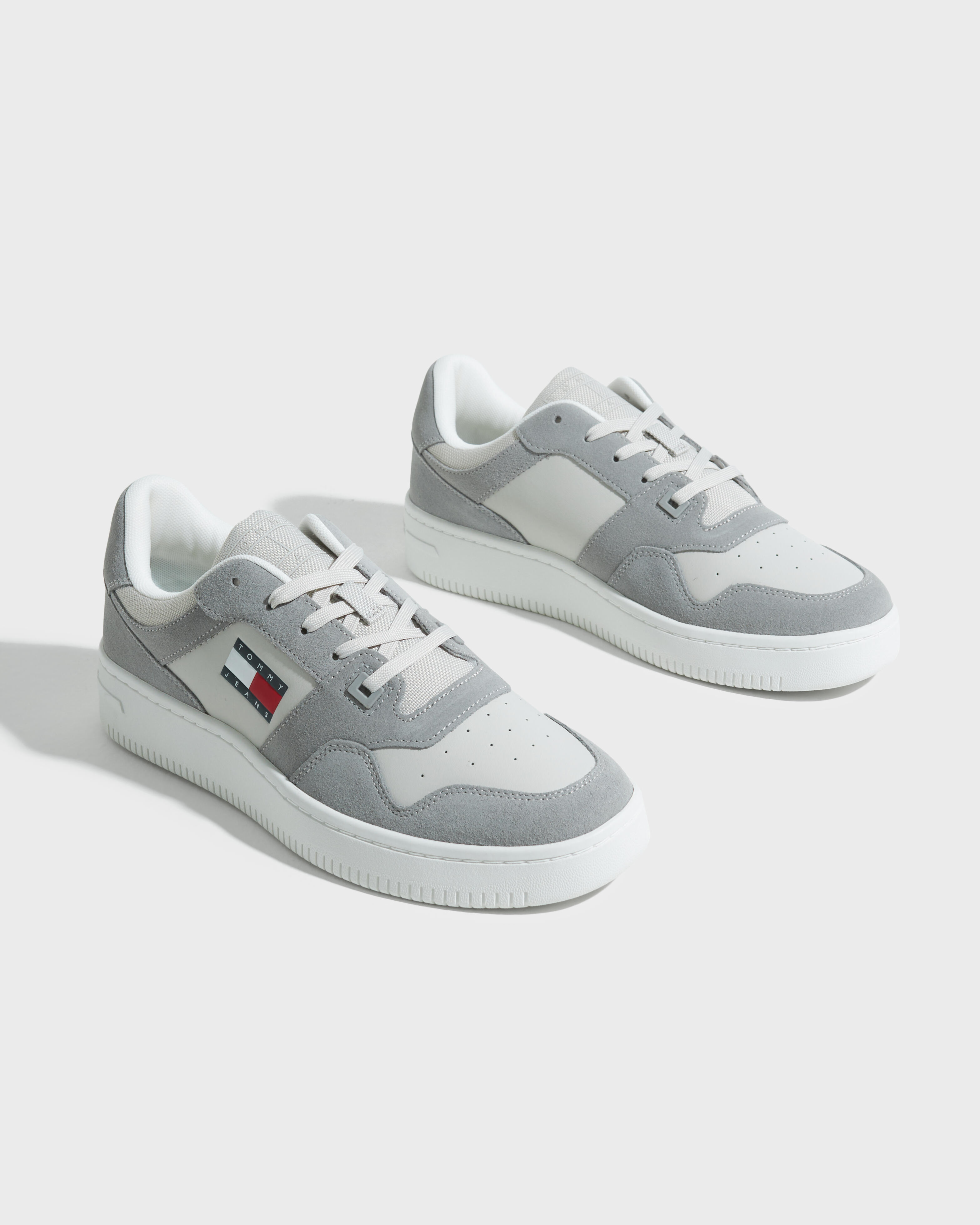 Köp Tommy Jeans TJM BASKET LEATHER - Granite Road/Stratus Grey | NLYMAN