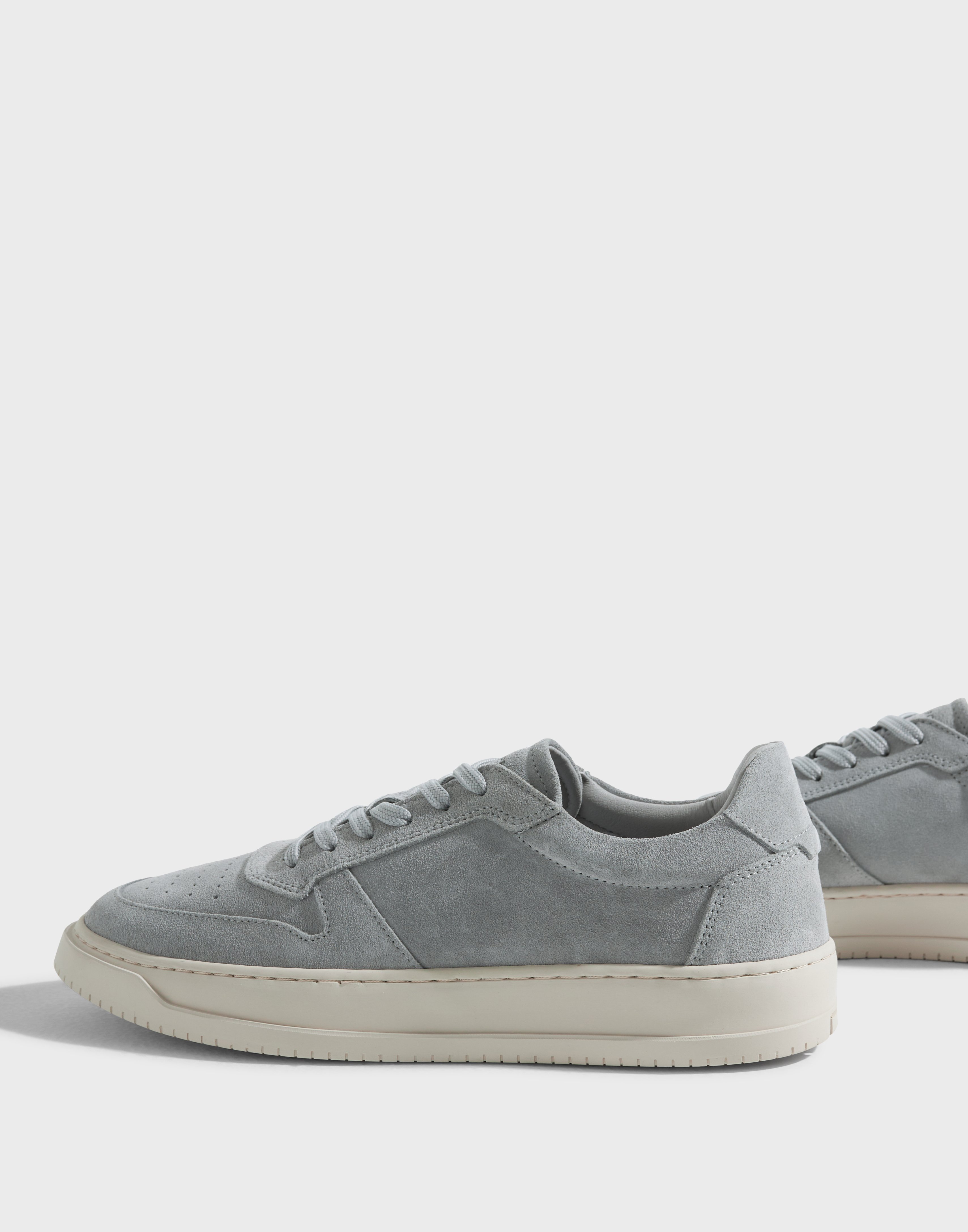 Köp GARMENT PROJECT Legacy - Light Grey Suede - Light Grey | NLYMAN