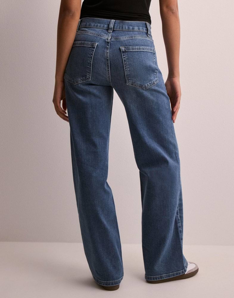 Köp Nelly Low Waist Loose Jeans - Dark Blue | Nelly.com