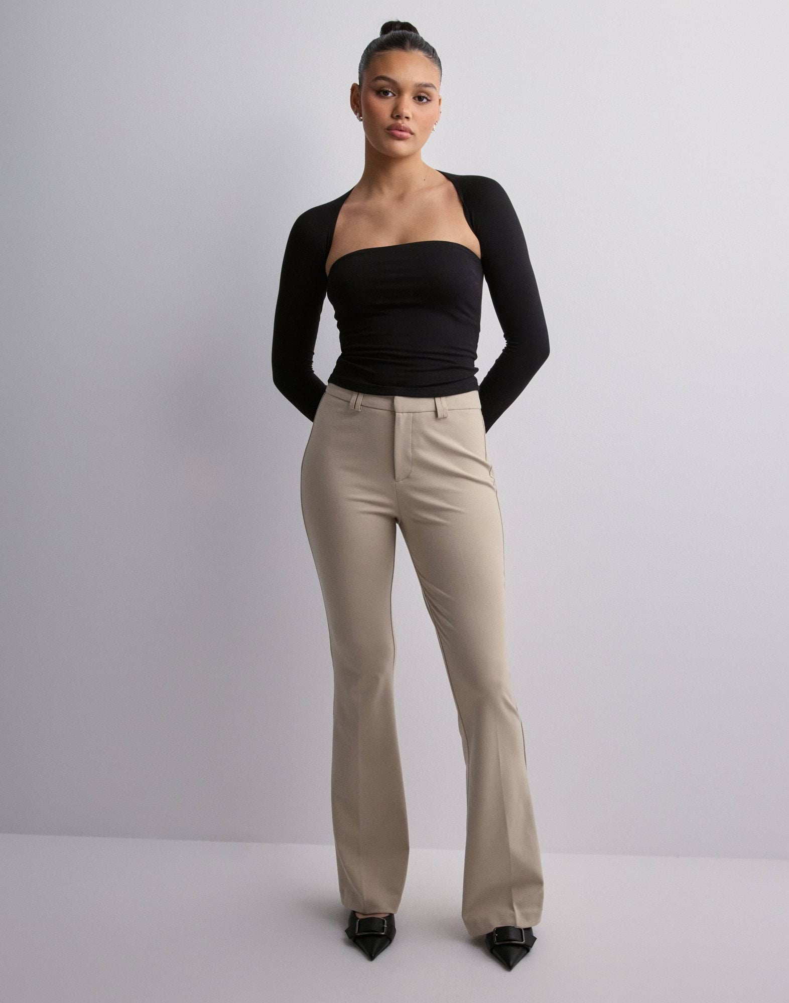 Köp Only ONLPEACH MW FLARED PANT TLR NOOS - String | Nelly.com