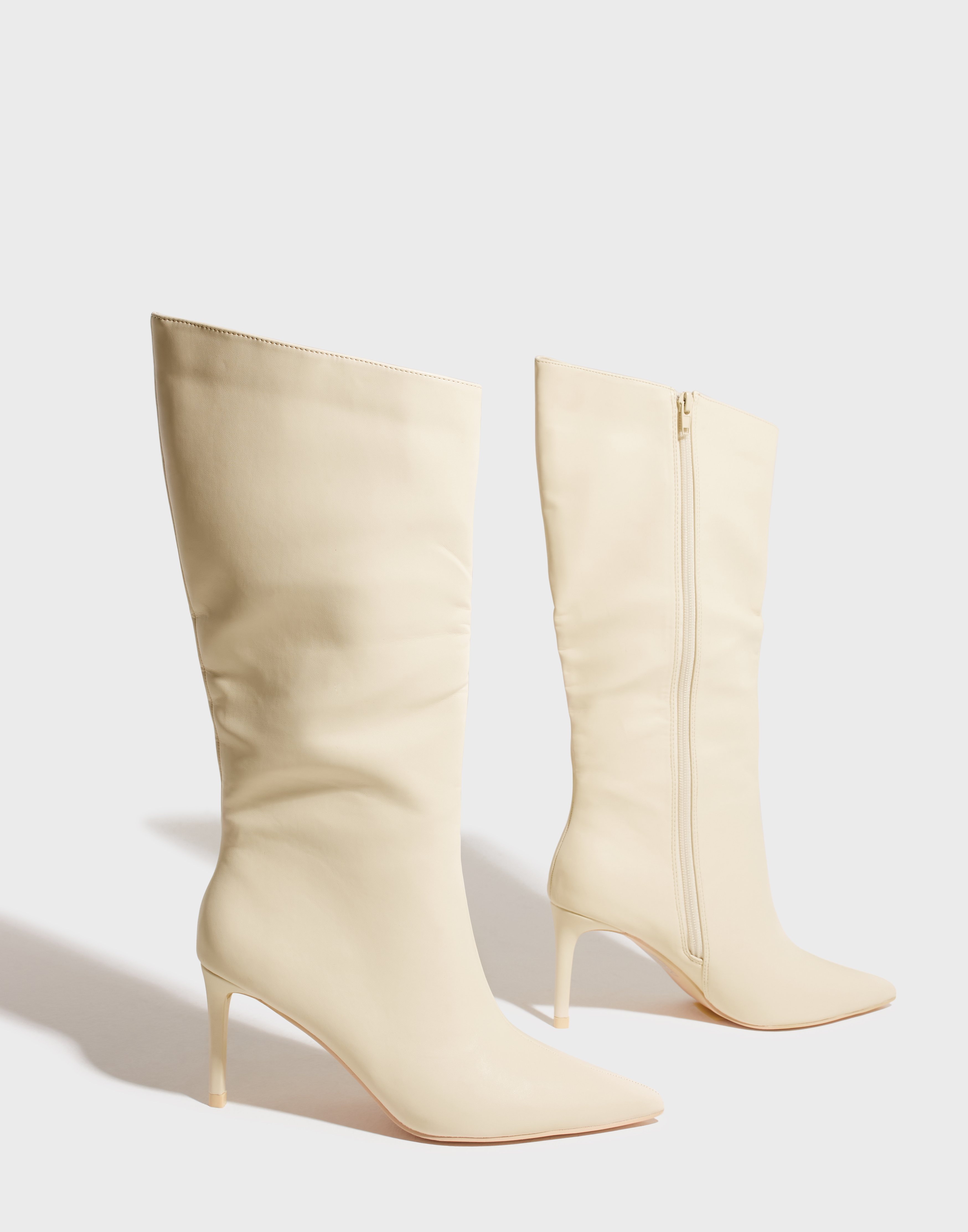 Kjøp Nelly Game On Pointy Boot - Cream | Nelly.com