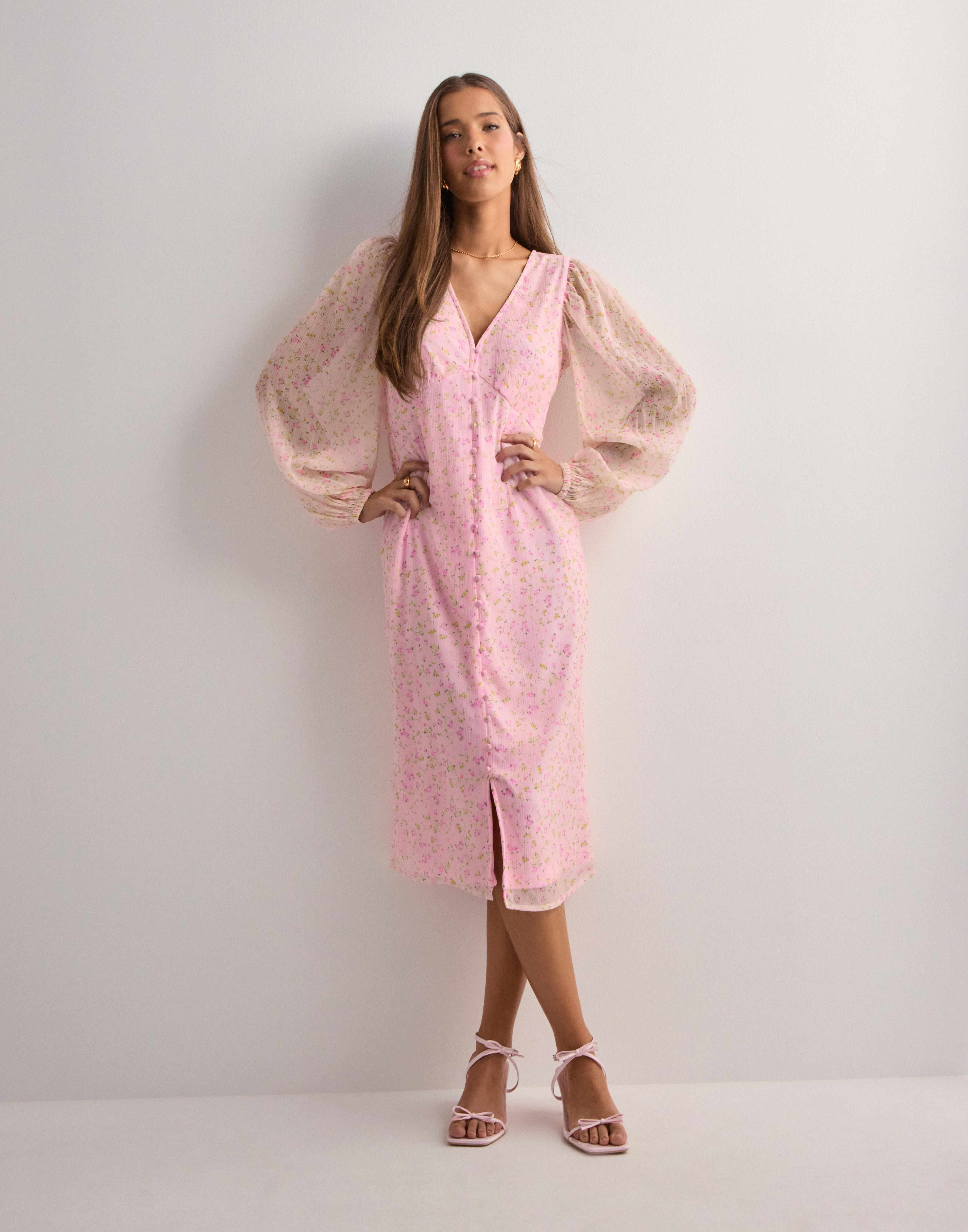 Köp Vero Moda VMSMILLA LS V-NECK CALF DRESS WVN G - Pink | Nelly.com