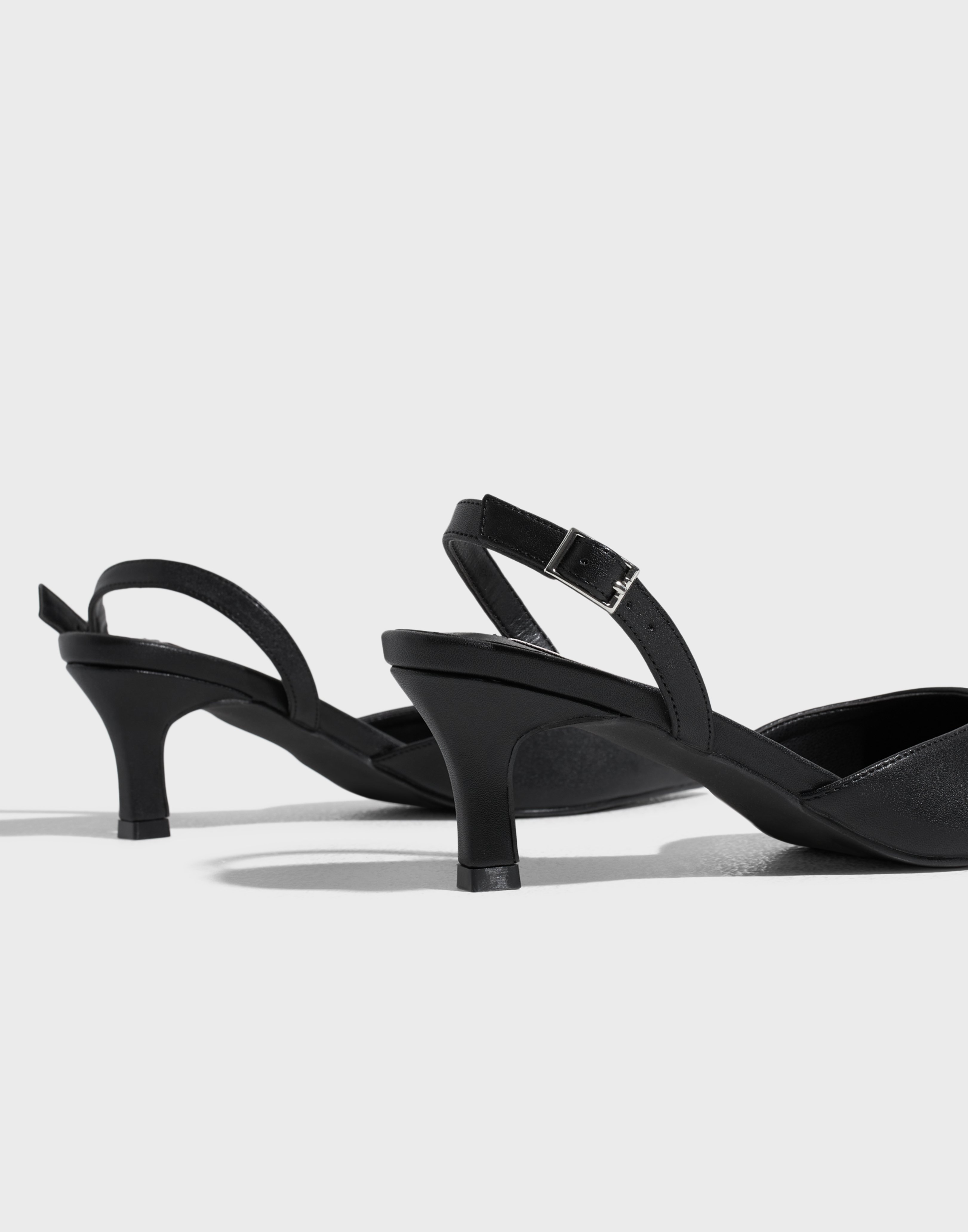 Köp Nelly Pointy Low Heel - Black | Nelly.com