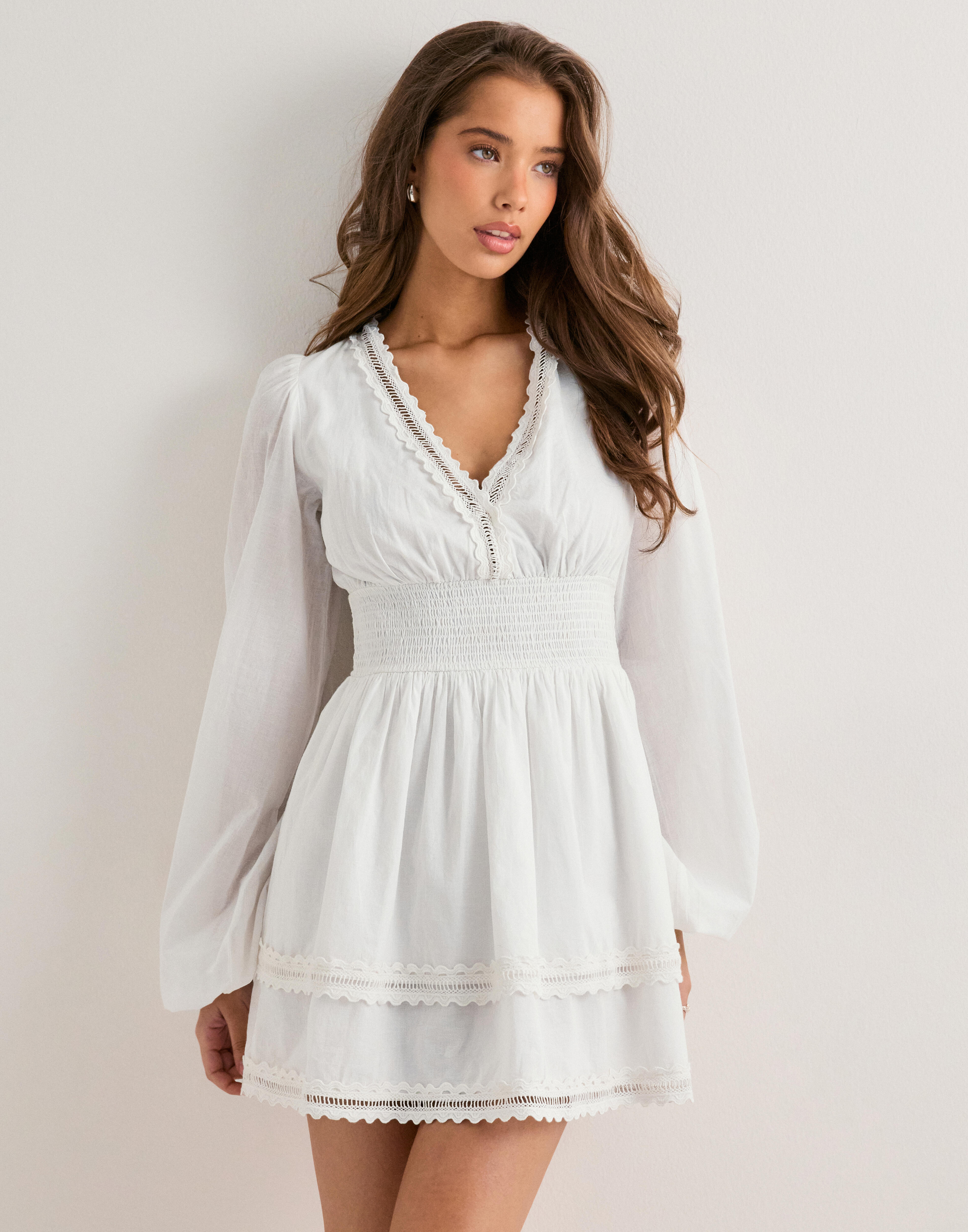 Kjøp Nelly Fine Little Flounce Dress - White | Nelly.com