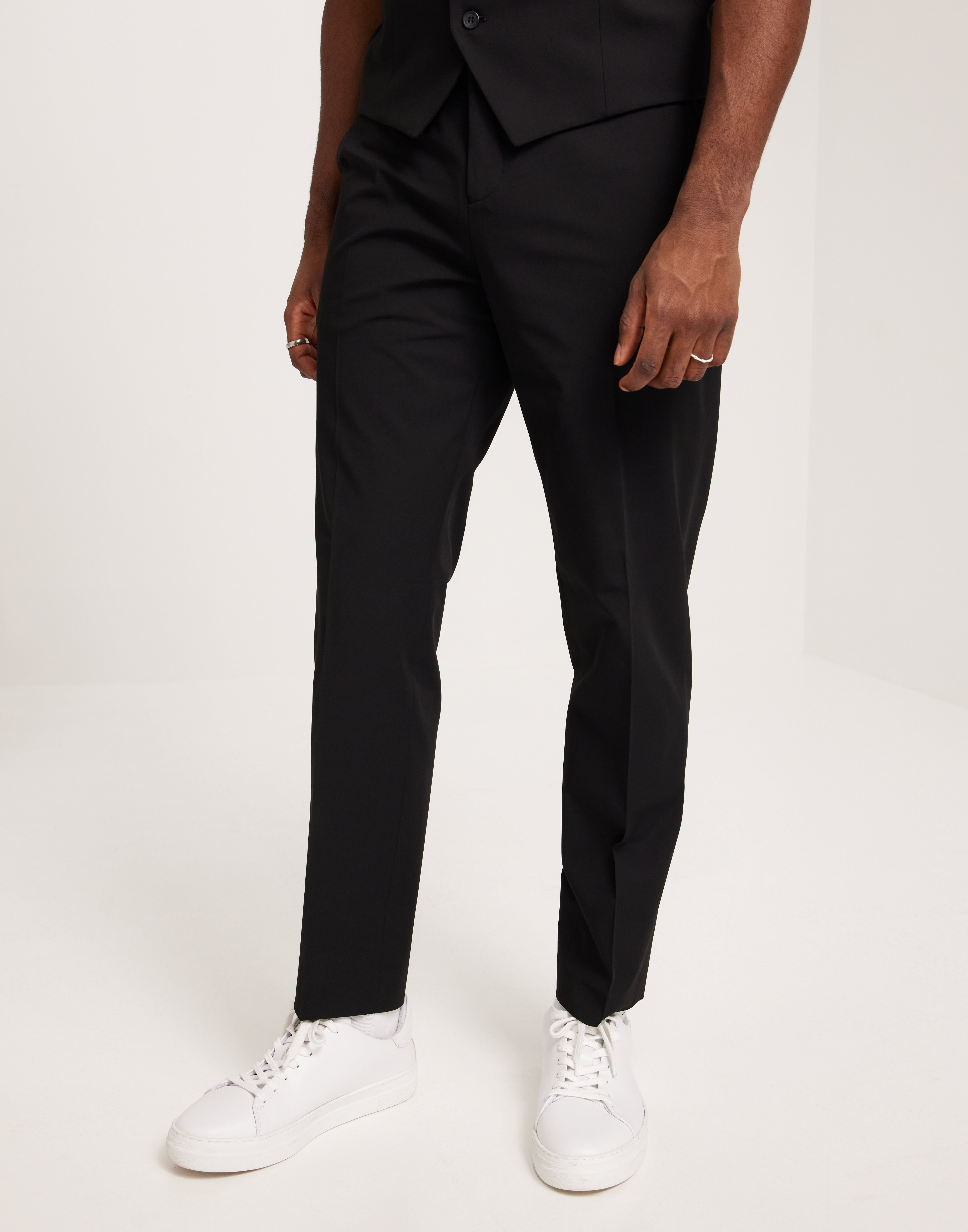 Köp Selected Men SLHSLIM-LIAM TRS FLEX NOOS - Black | NLYMAN