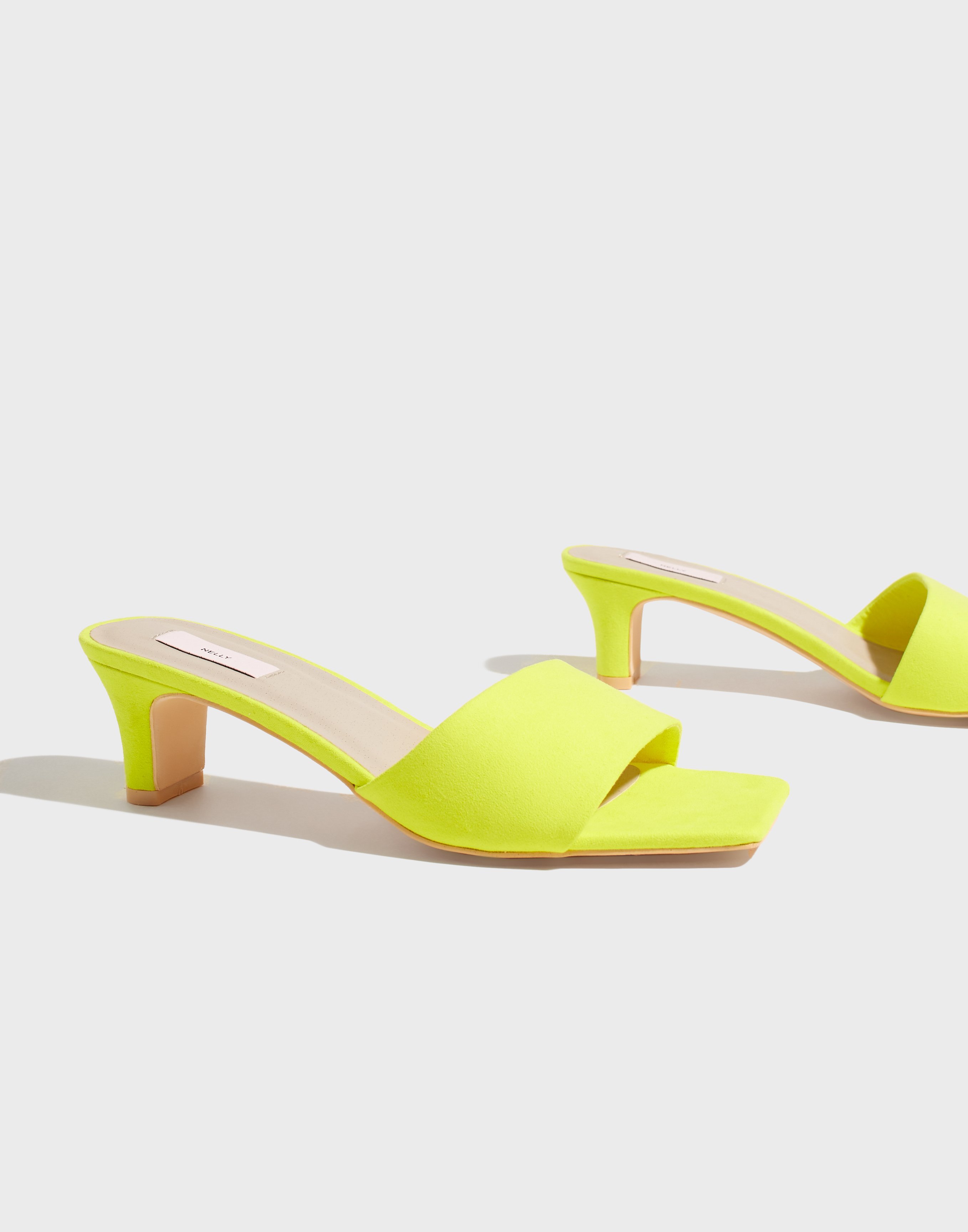 Köp Nelly Kitten Flat Mule - Yellow | Nelly.com