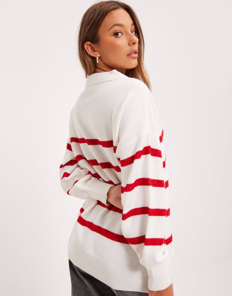 Köp Pieces PCNOOLA LS OS STRIPE POLO WOOL KNIT - Cloud Dancer High Risk ...