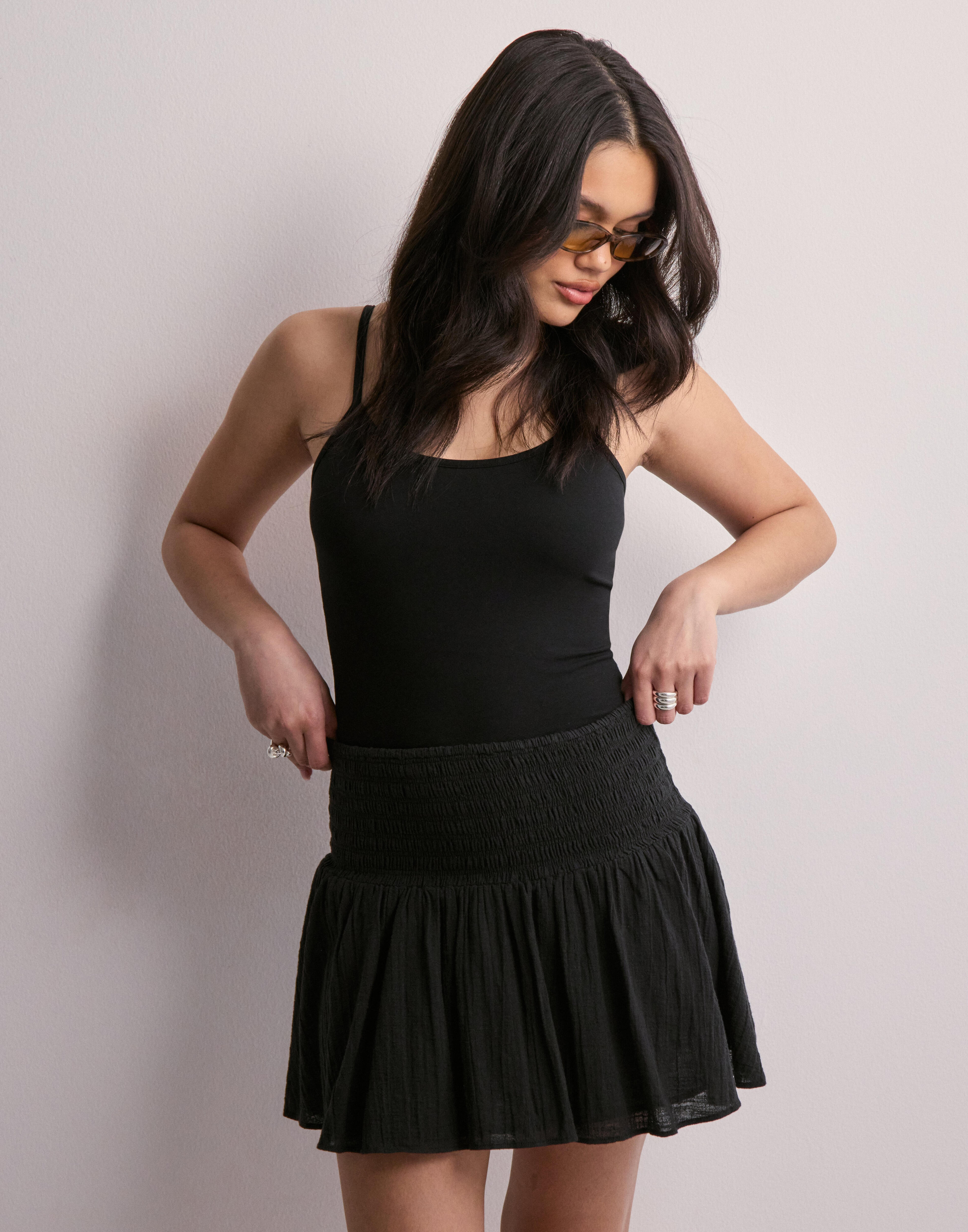 Köp Nelly Smock Flounce Skirt - Black | Nelly.com