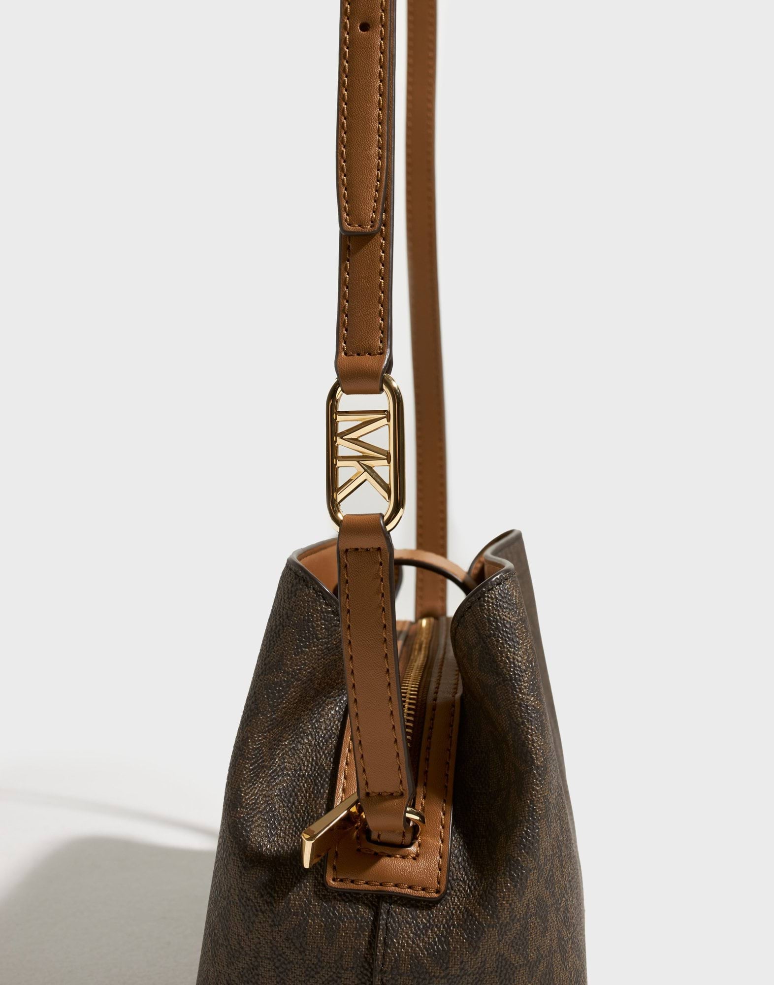 Köp Michael Kors Kensington Medium Messenger - Acorn | Nelly.com