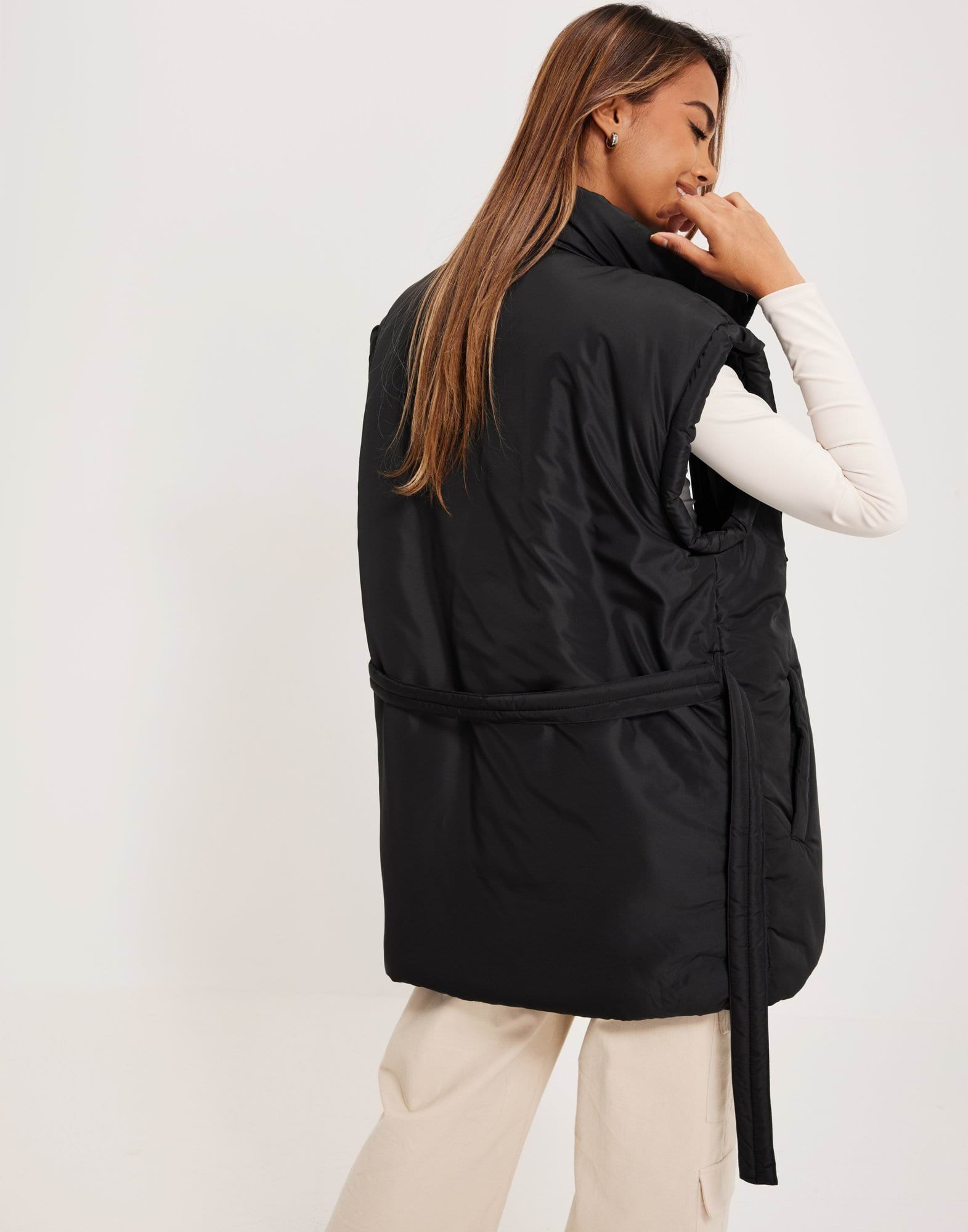 Osta Only ONLGOMEZ S/L PUFFER BELT VEST CC PN - Black | Nelly.com