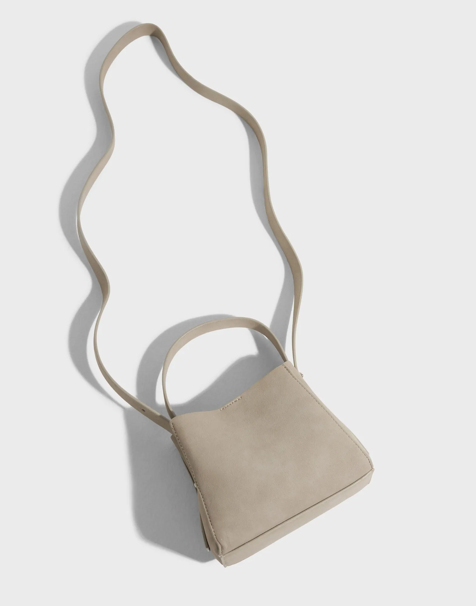 Köp Gina Tricot Pu Mini Bag - Beige | Nelly.com