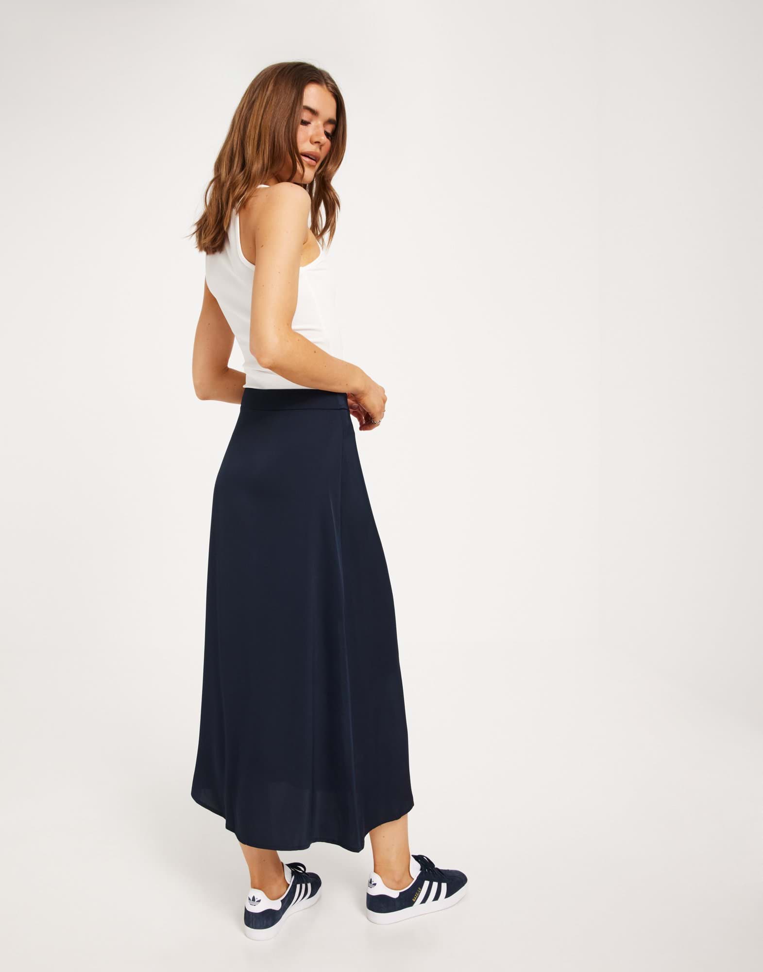 Köp Vila VIRAVENNA LONG SKIRT/DC - Navy Blazer | Nelly.com